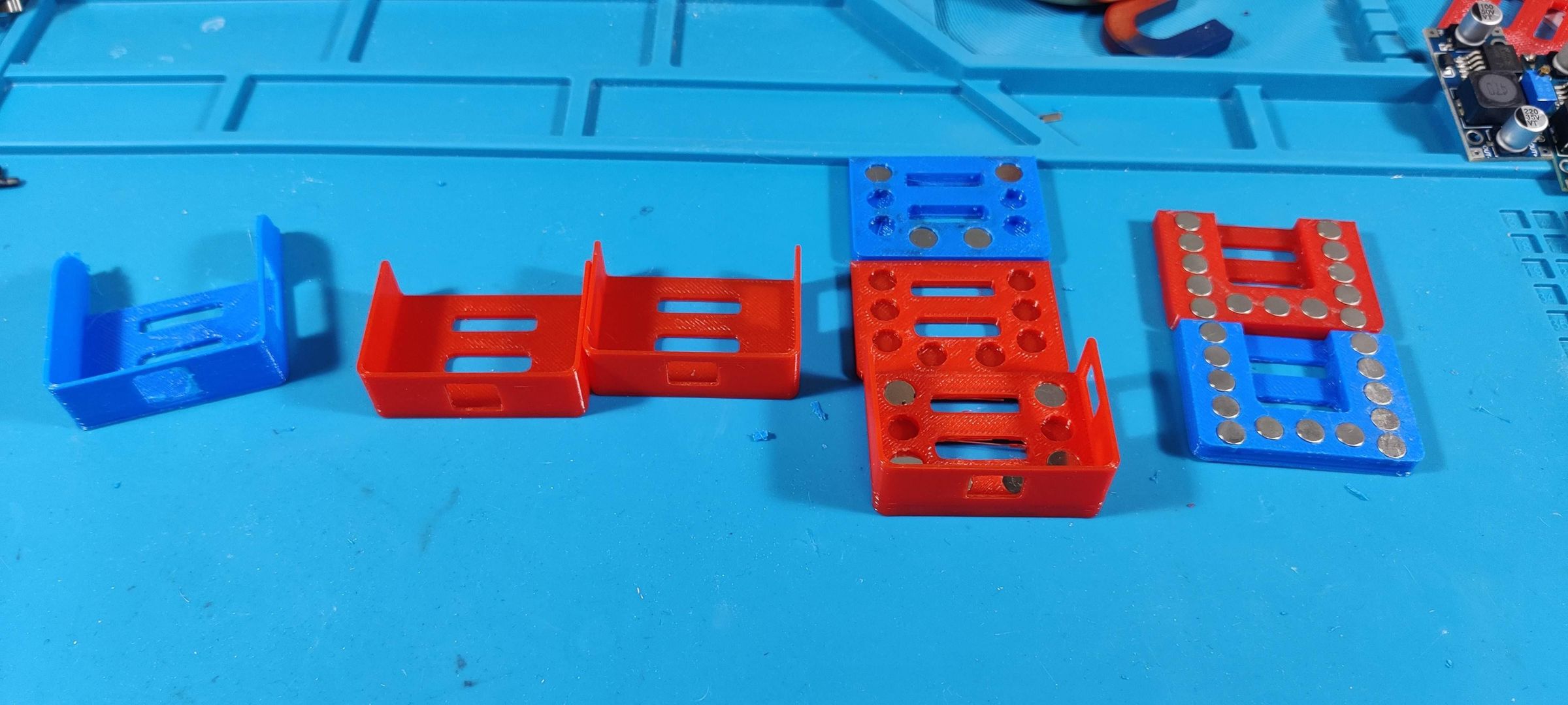 Magnetic Microport Mount for Rode Wireless Go : 3 Steps - Instructables