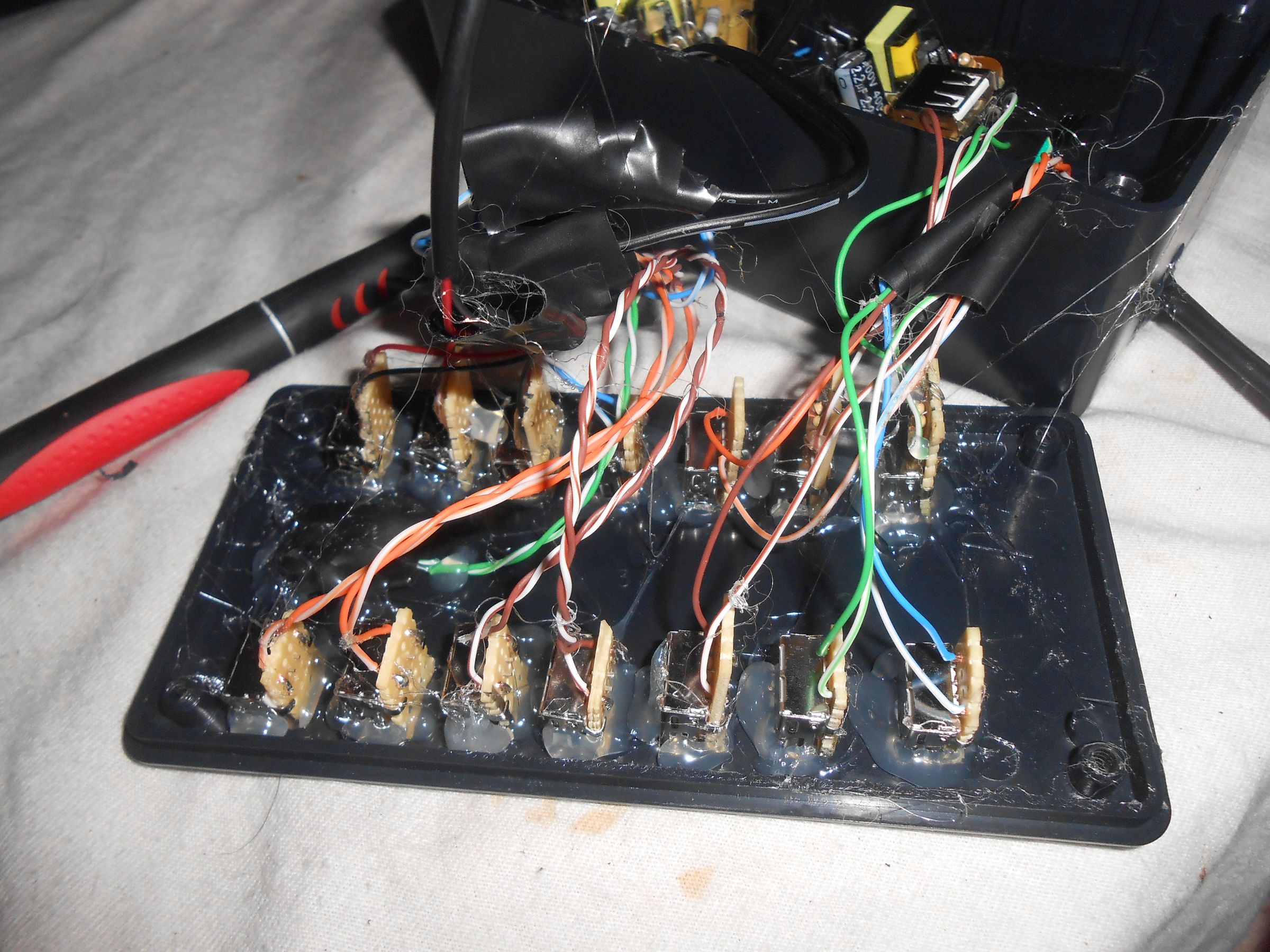 14x USB Charging Hub! : 5 Steps - Instructables