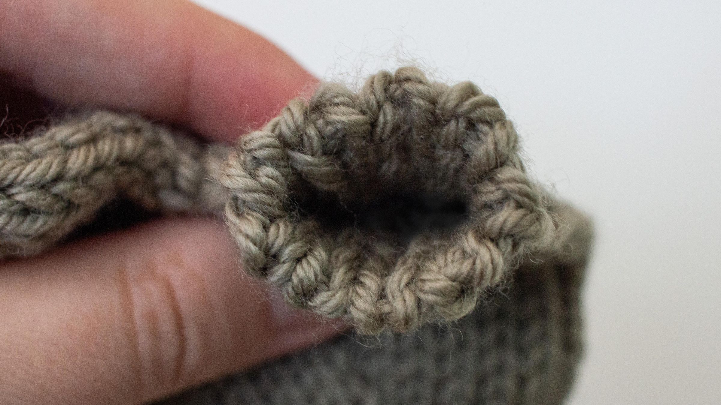 Ribbed Sewn Bind Off (in the Round) Knitting Tutorial : 13 Steps (with ...
