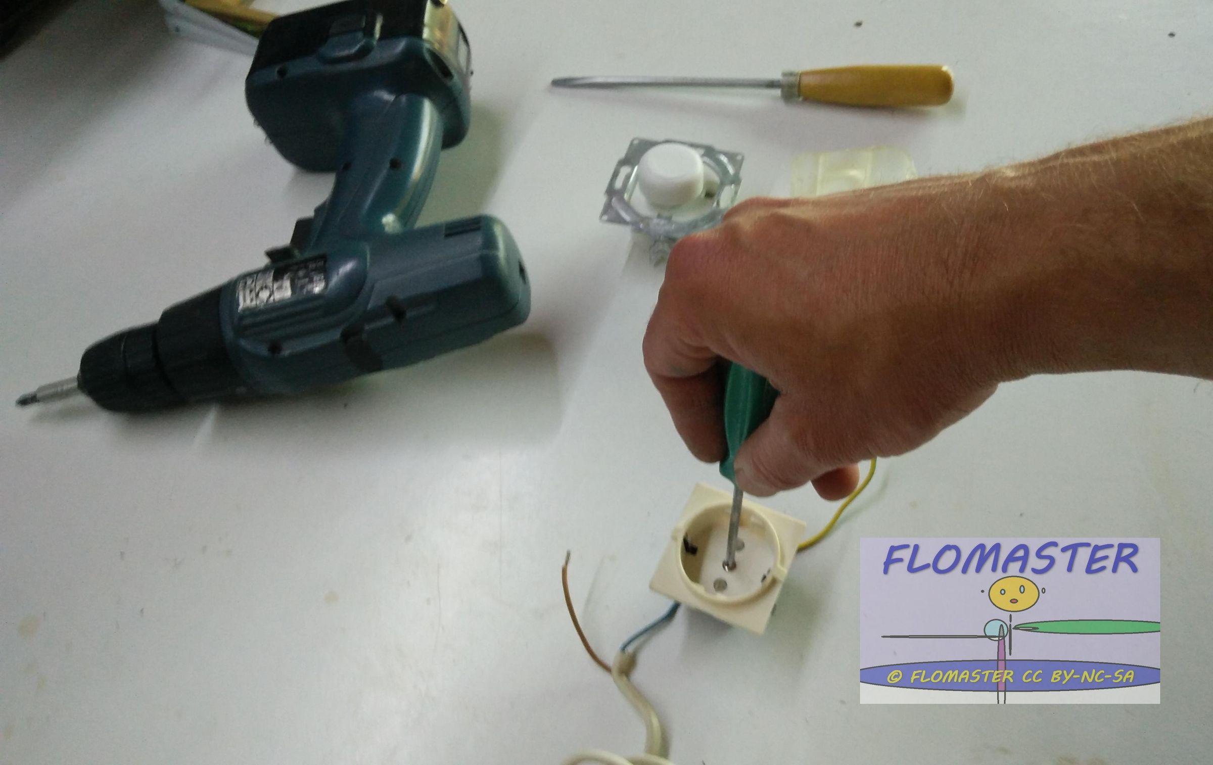 DIY Powerful Lawn Trimmer From an Angle Grinder : 11 Steps (with ...