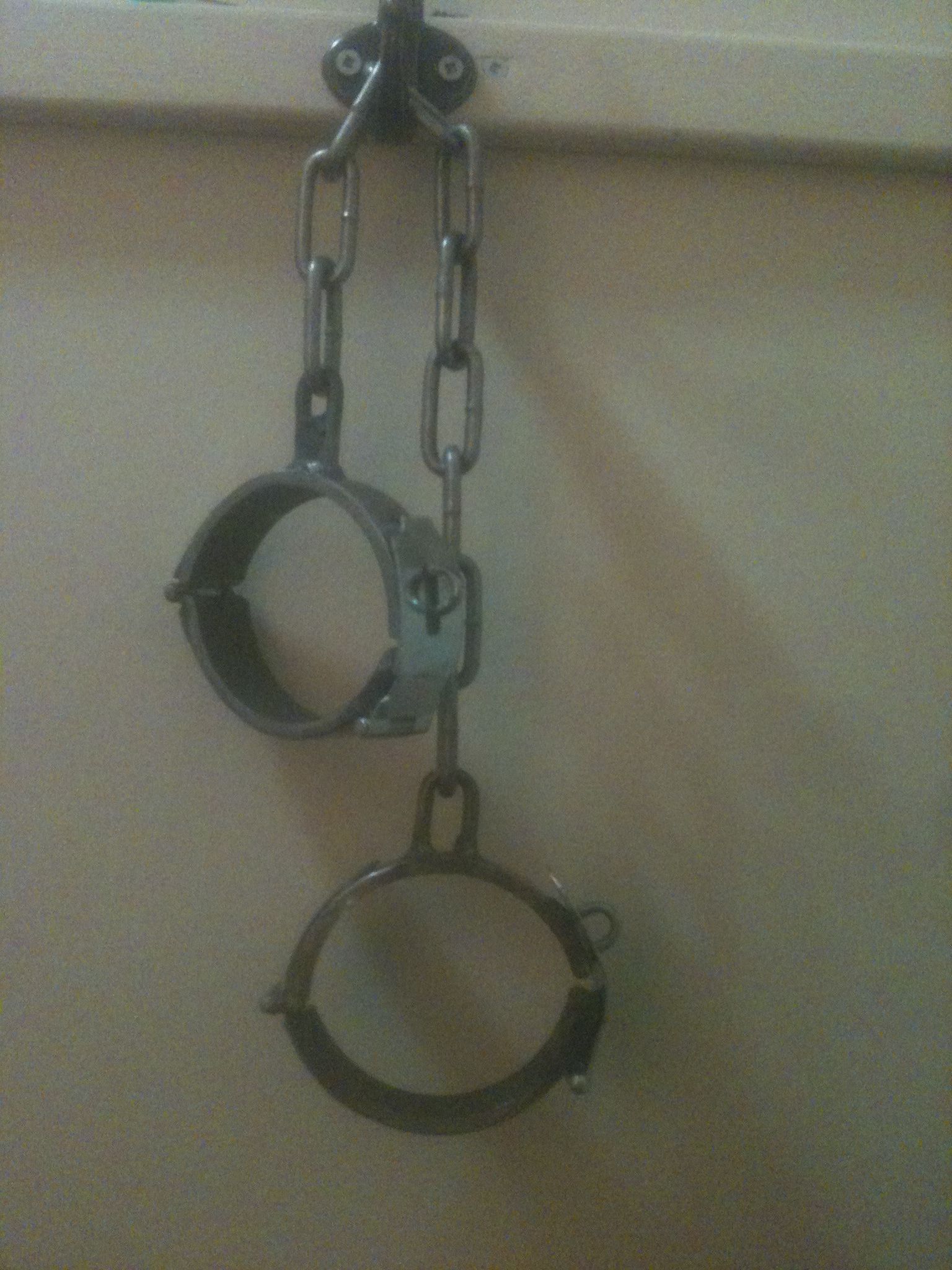 MEDIEVAL SHACKLES/CHANDELIER : 8 Steps (with Pictures) - Instructables