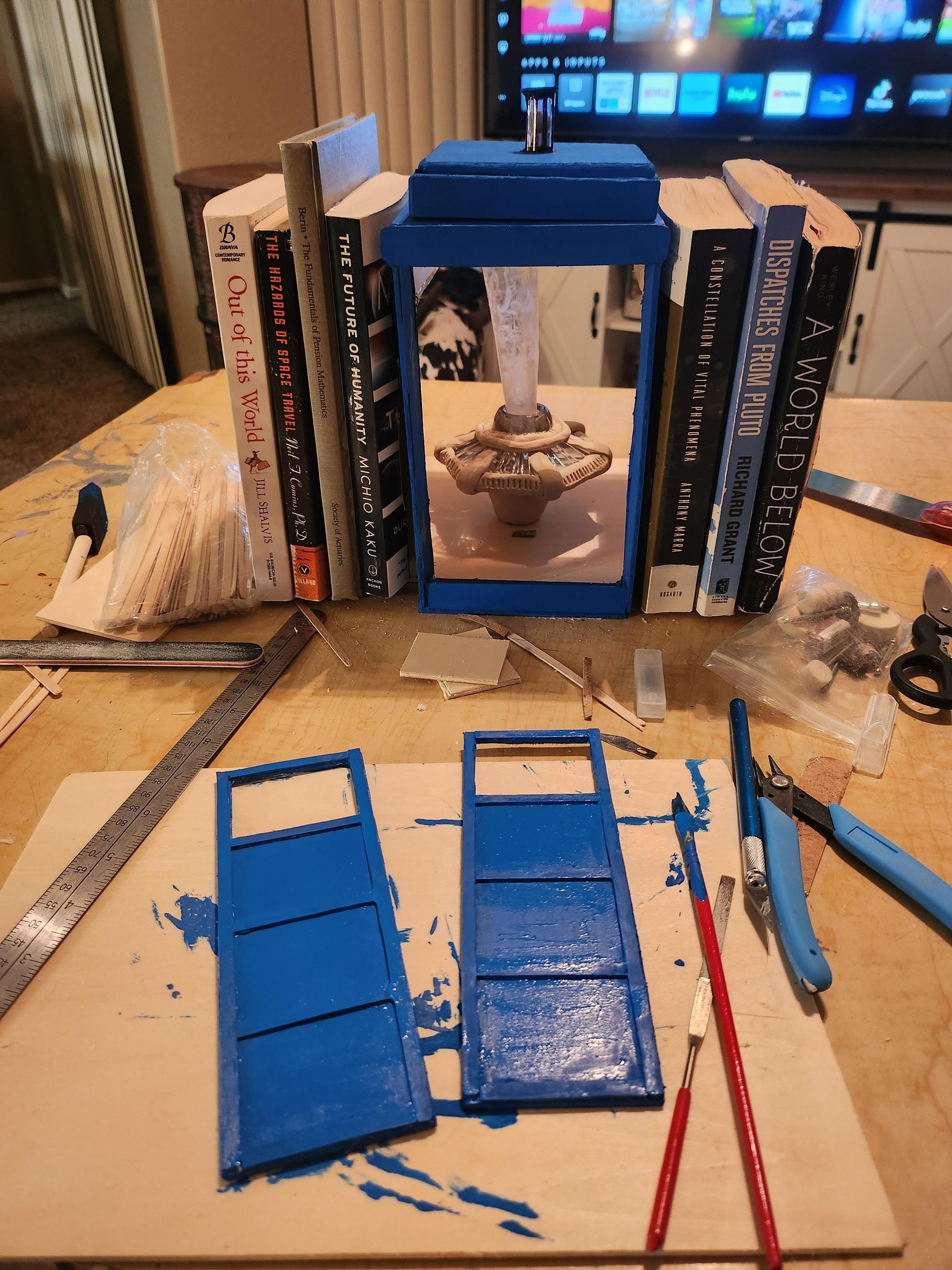 Doctor Who TARDIS Book Nook (That’s Bigger on the Inside!) : 7 Steps ...