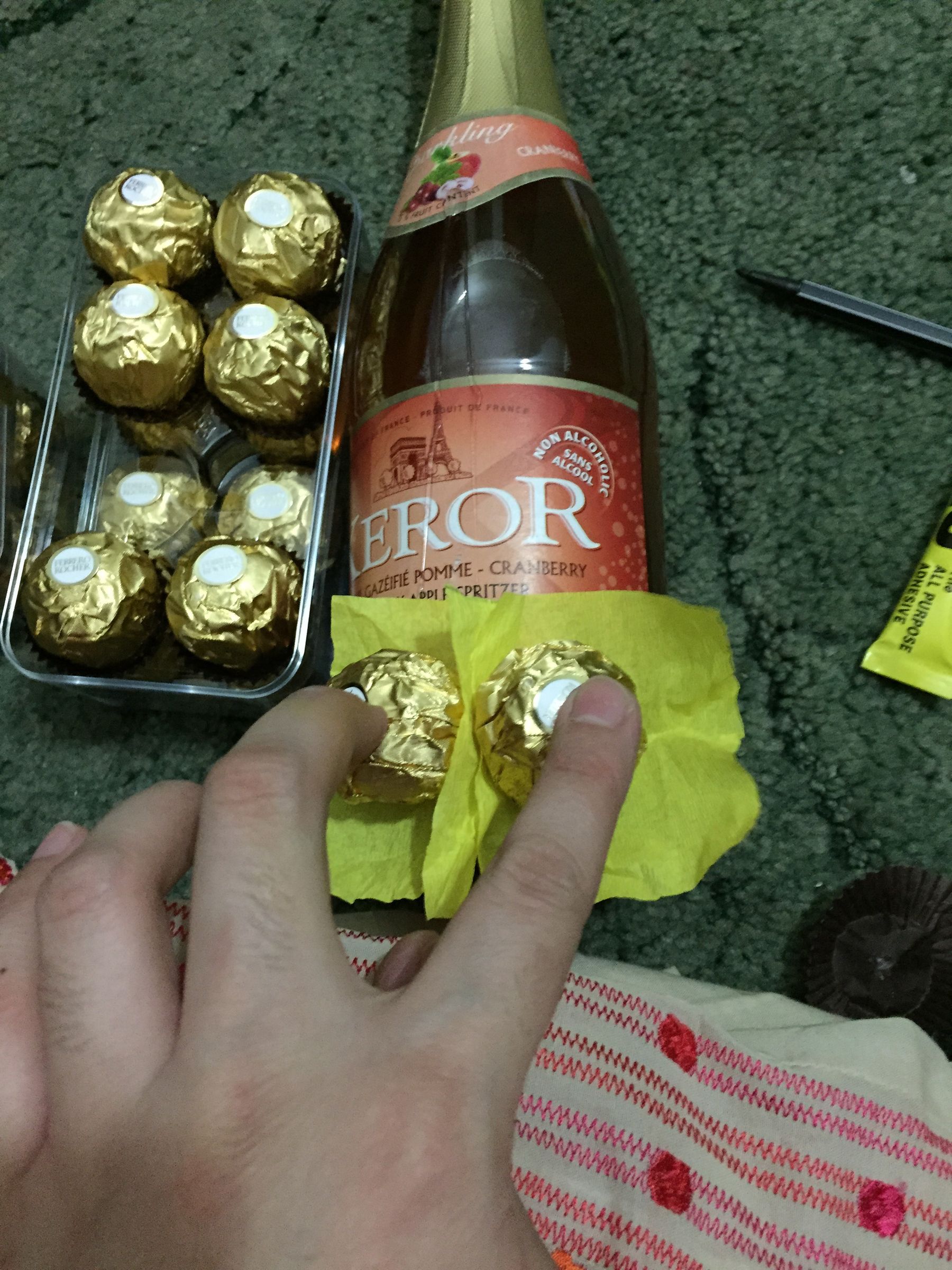 Pineapple Ferrero Gift for Mums Day - Instructables