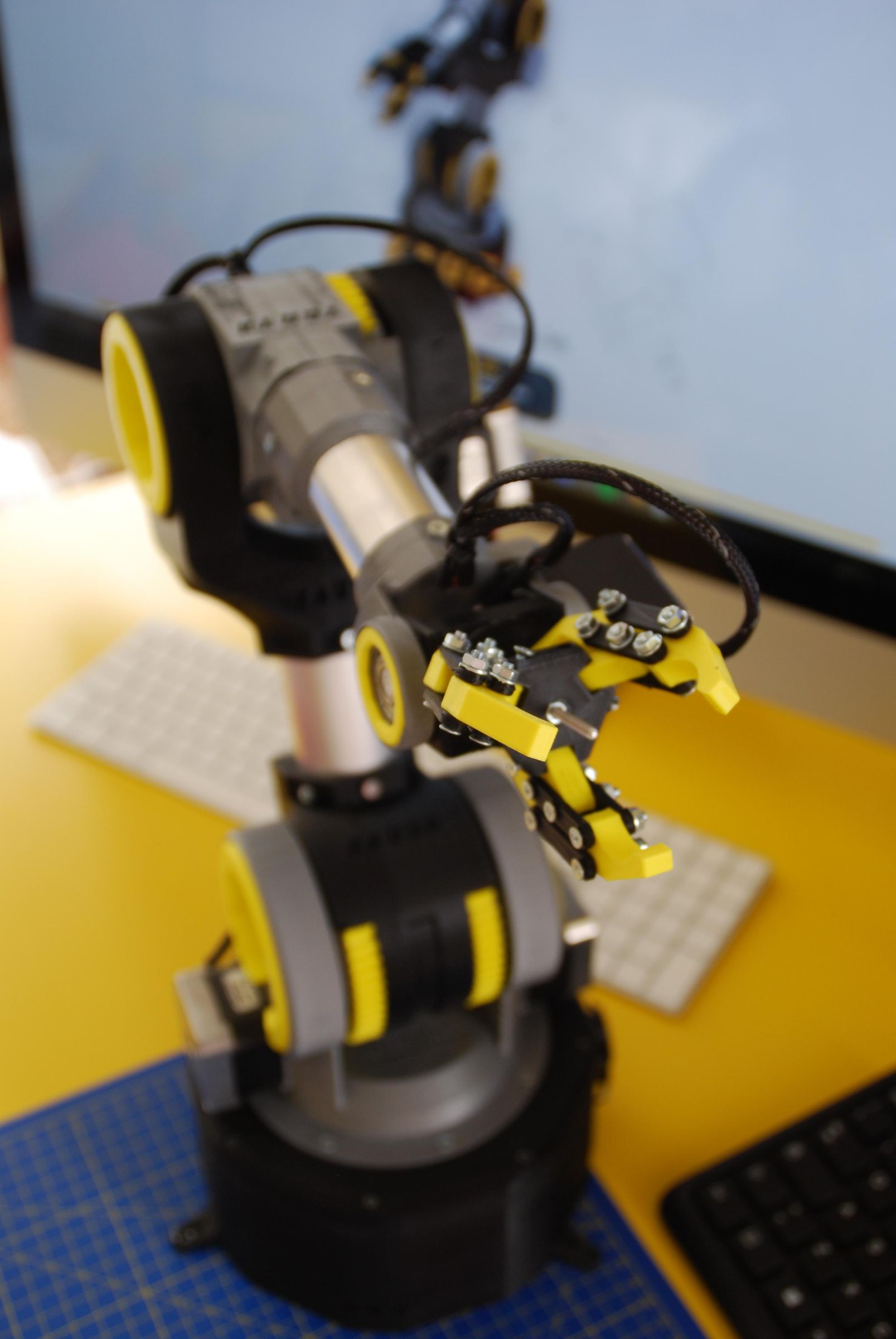 KAUDA Robotic Arm : 12 Steps - Instructables