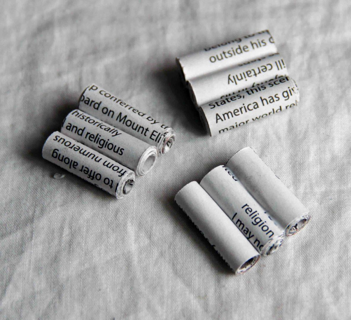 Make a Necklace With Newspaper : 3 Steps (with Pictures) - Instructables