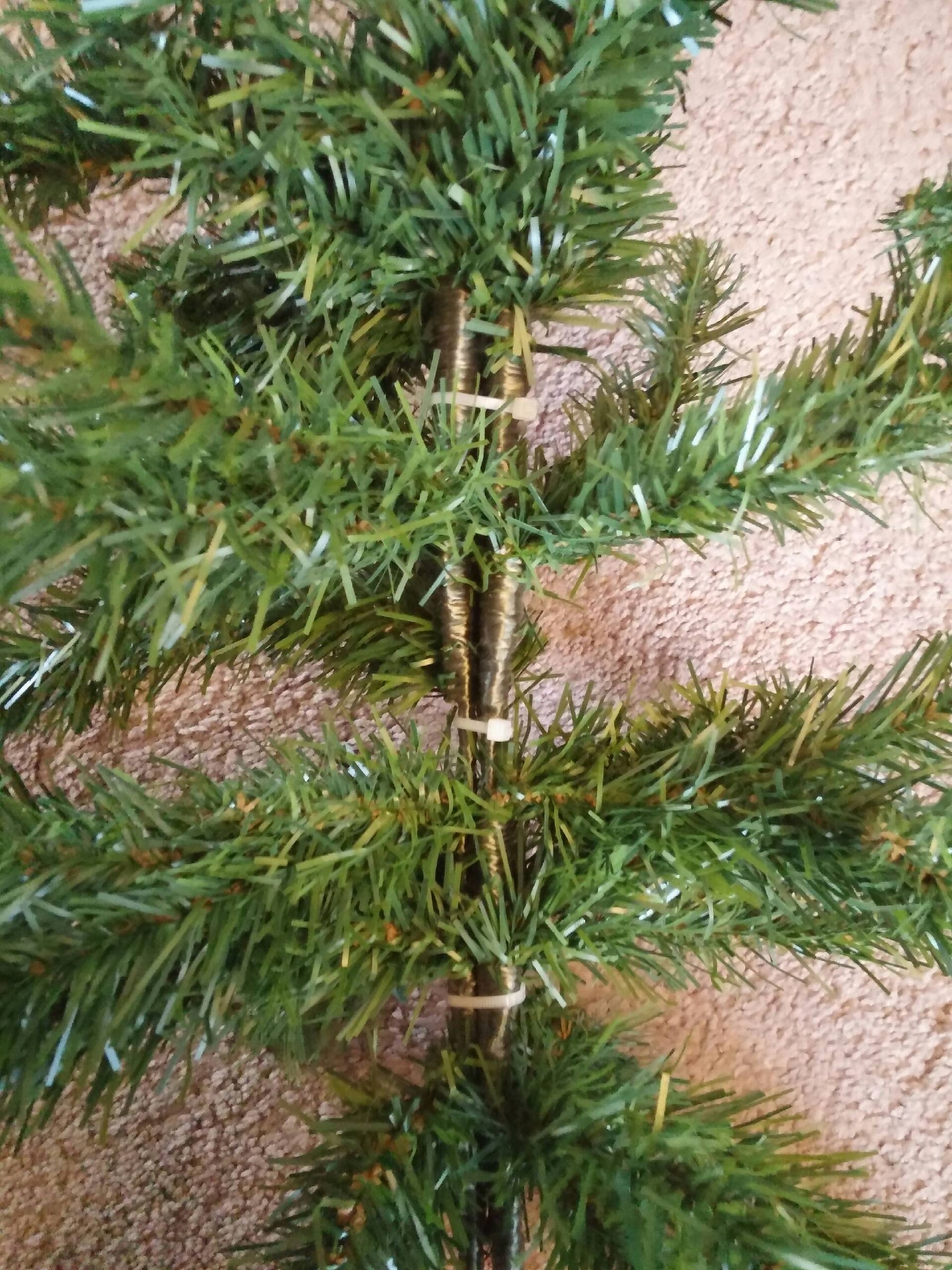 Artificial Tree Repurposed: Christmas Wreath and Mini Tree : 3 Steps ...