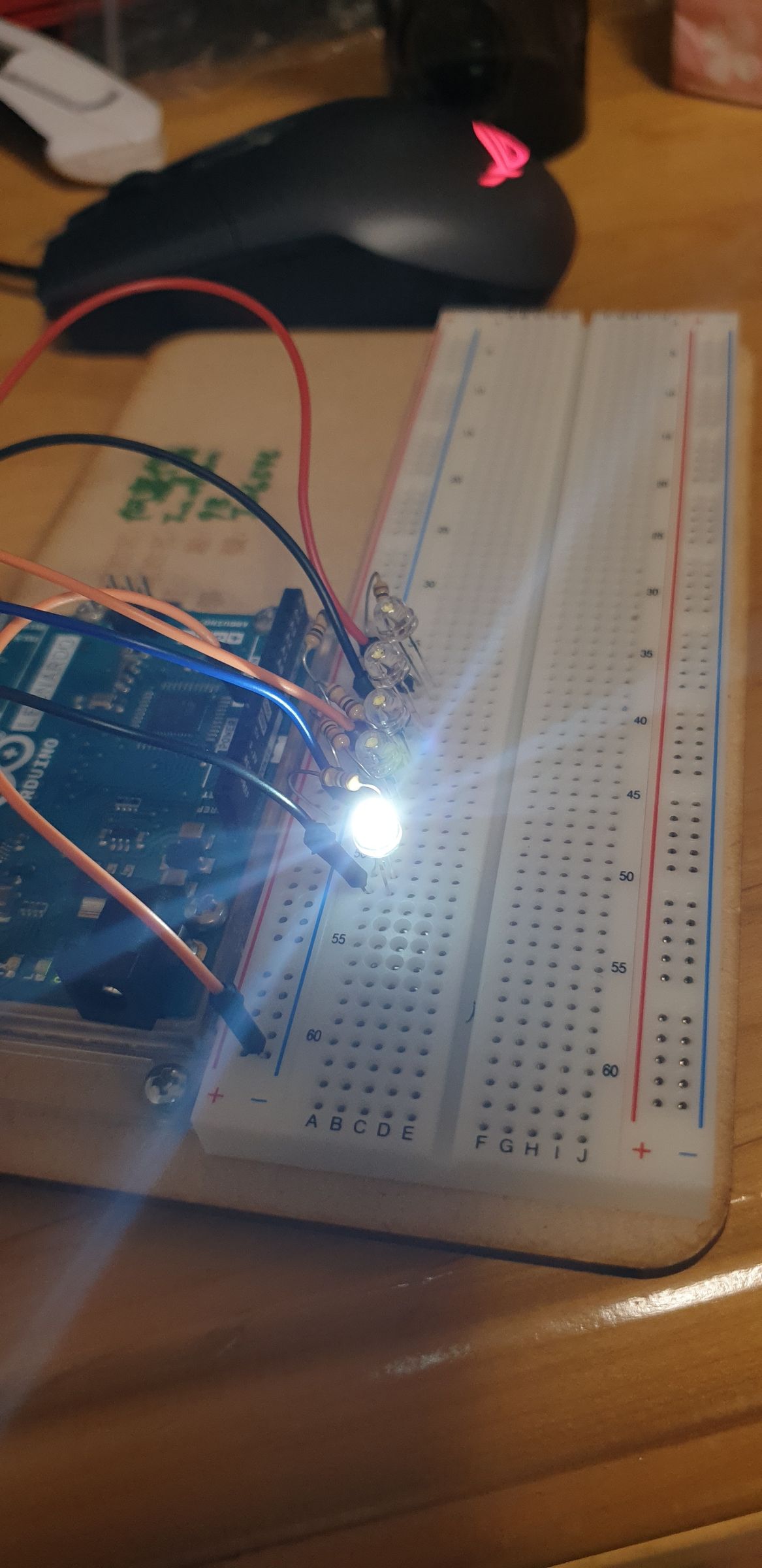 Flowing LED Lights With Arduino Uno R3 : 6 Steps - Instructables
