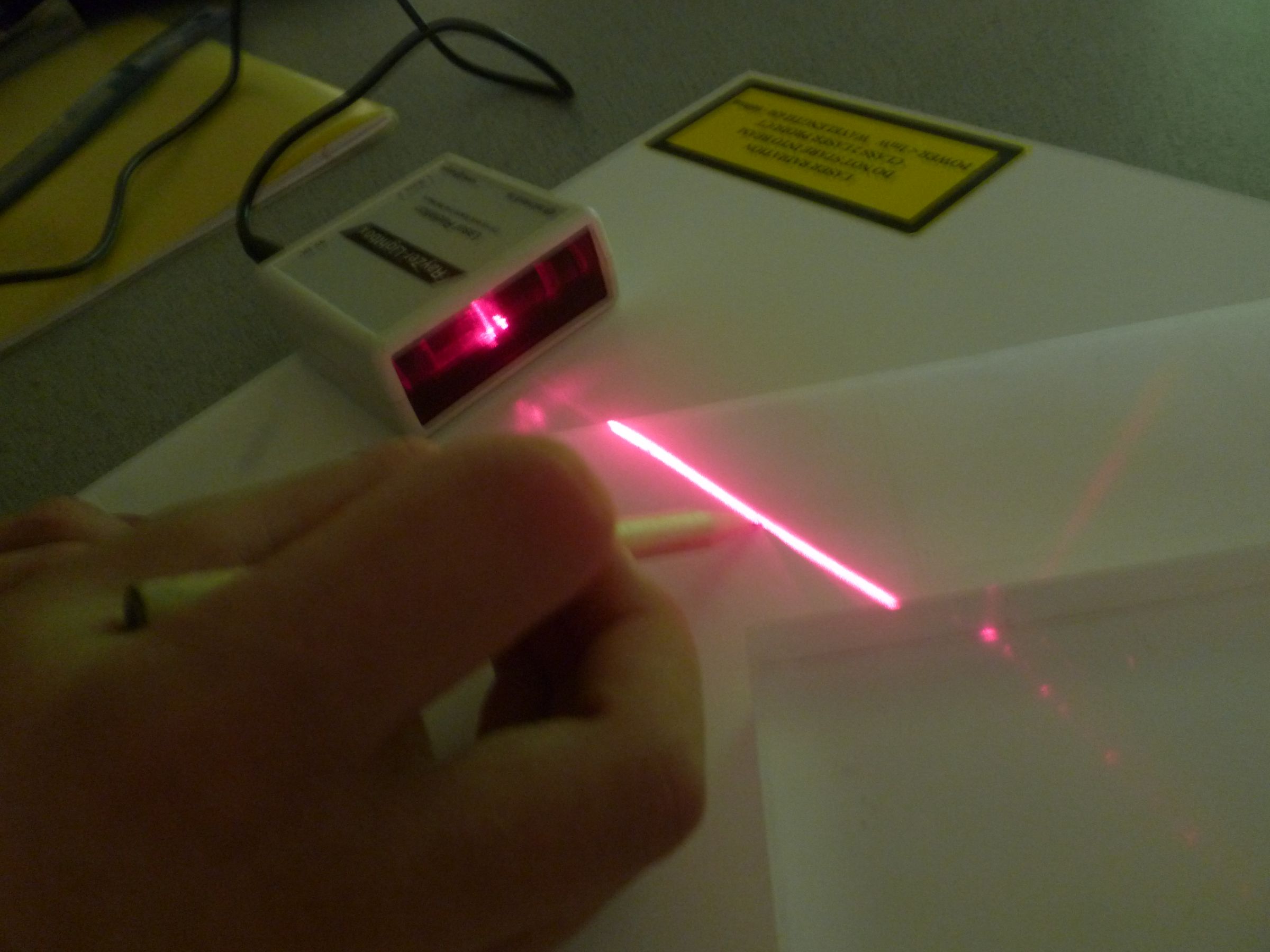 Refracting Light With LASERs : 11 Steps - Instructables