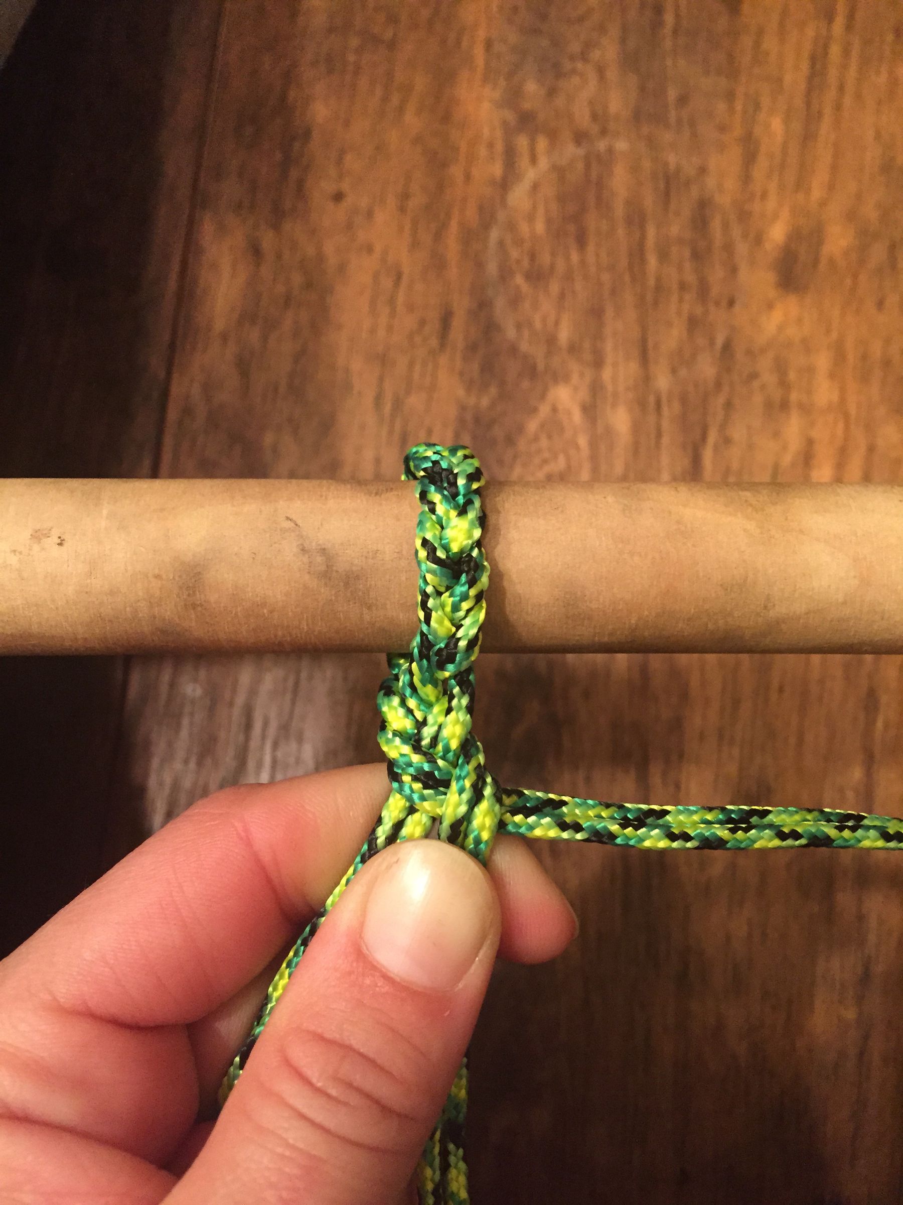 How to Make a Paracord "David's Sling" : 8 Steps (with Pictures ...