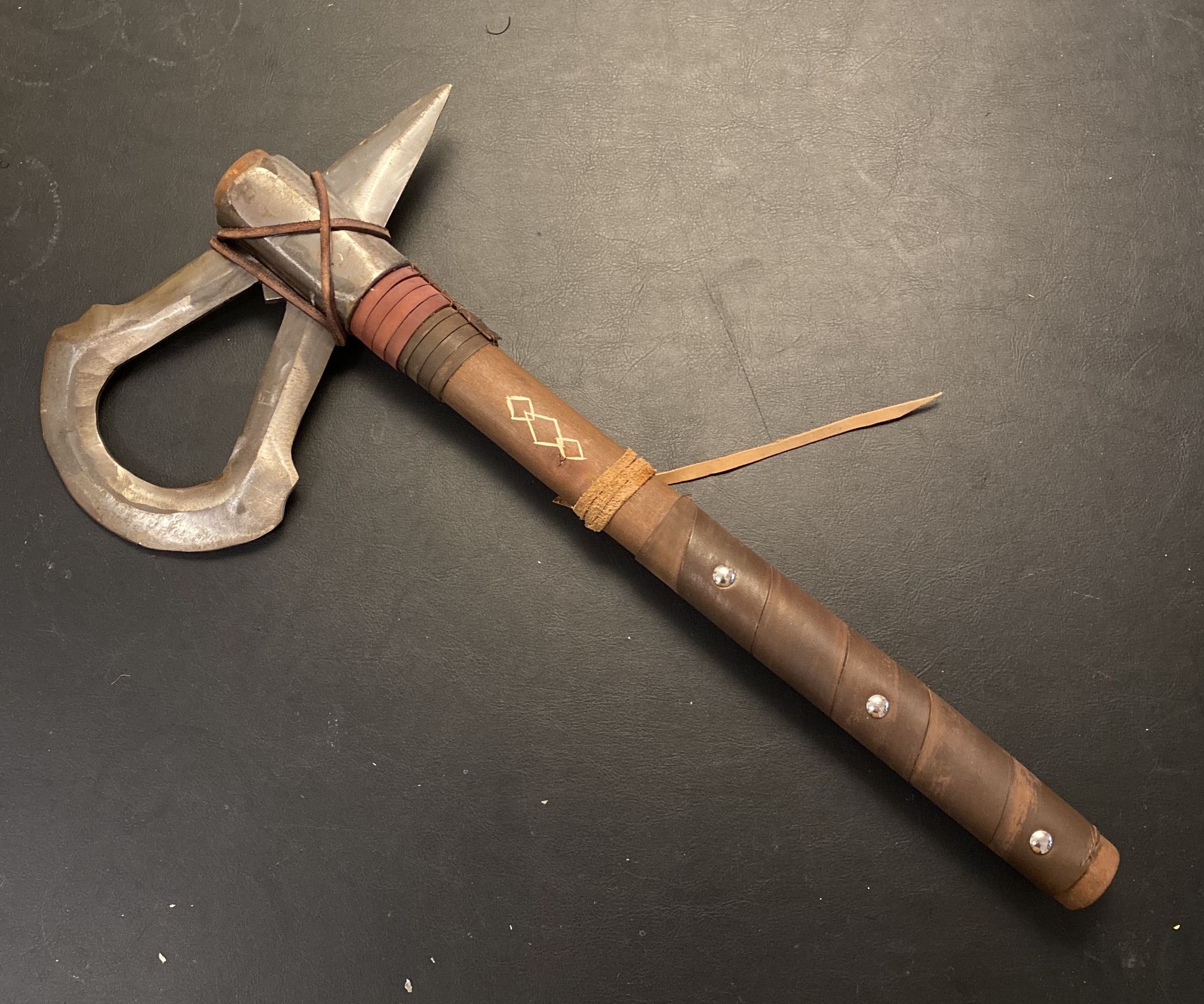 Assassins Creed 3 Tomahawk : 7 Steps - Instructables