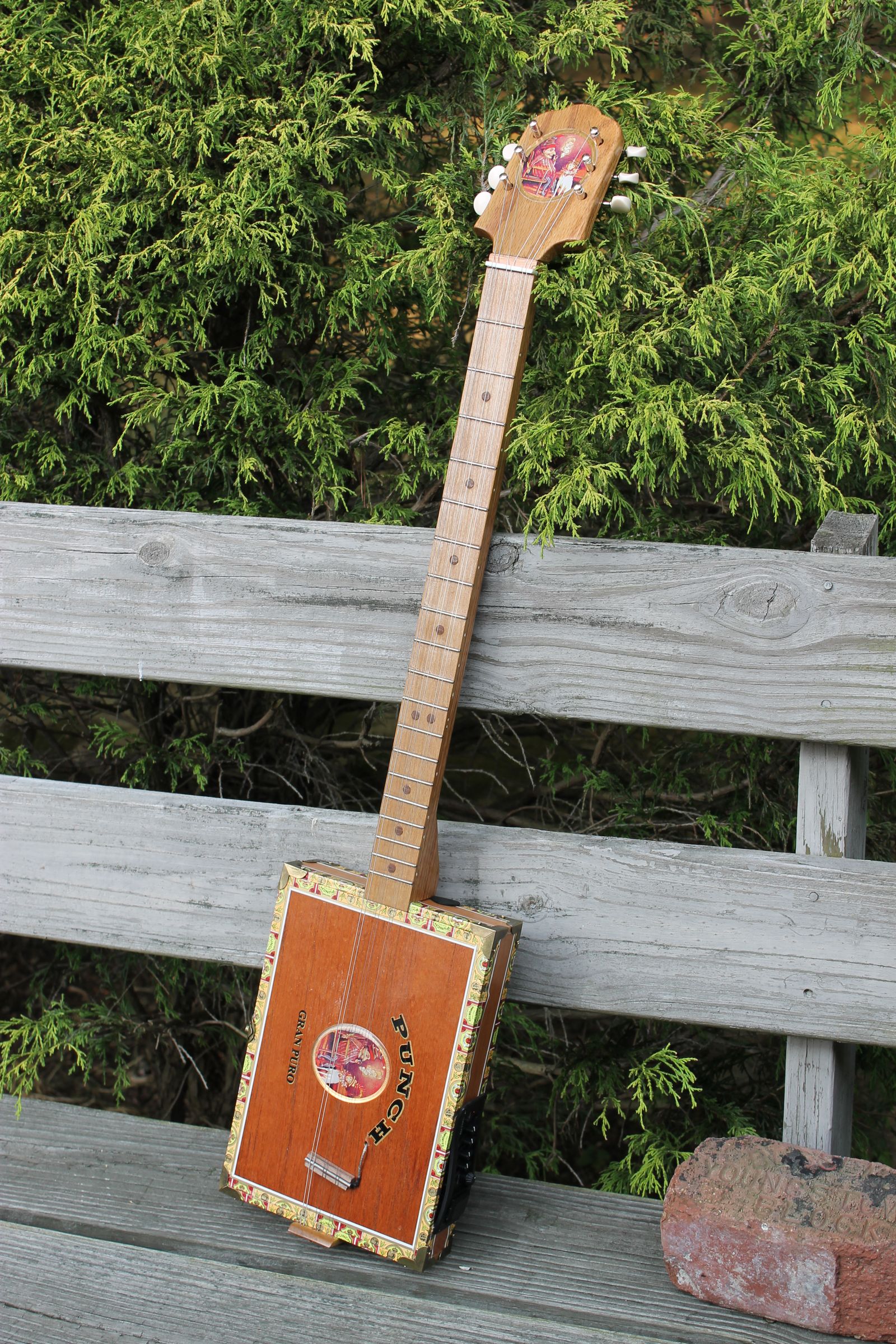Awesome Cigar Box Dulcimer : 14 Steps (with Pictures) - Instructables