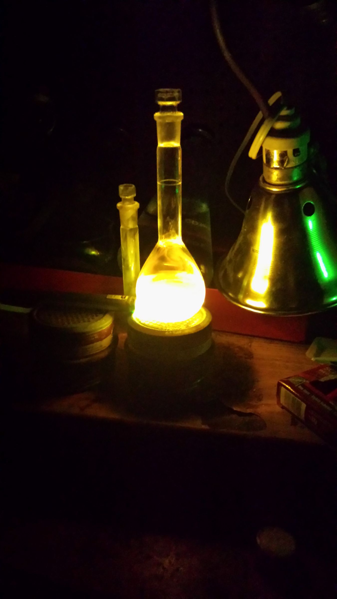 How to Make Fluorescent Dye : 4 Steps (with Pictures) - Instructables