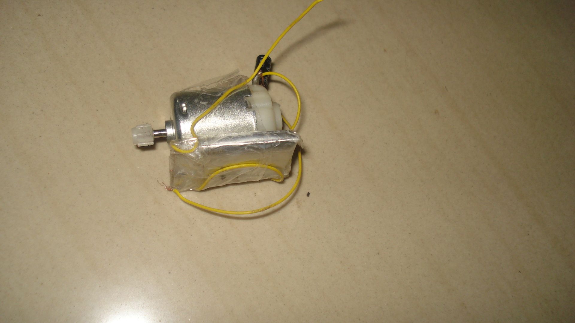 How to Make a New Type of Dancing Vibrobot Which Can Even Fight. : 7 Steps - Instructables