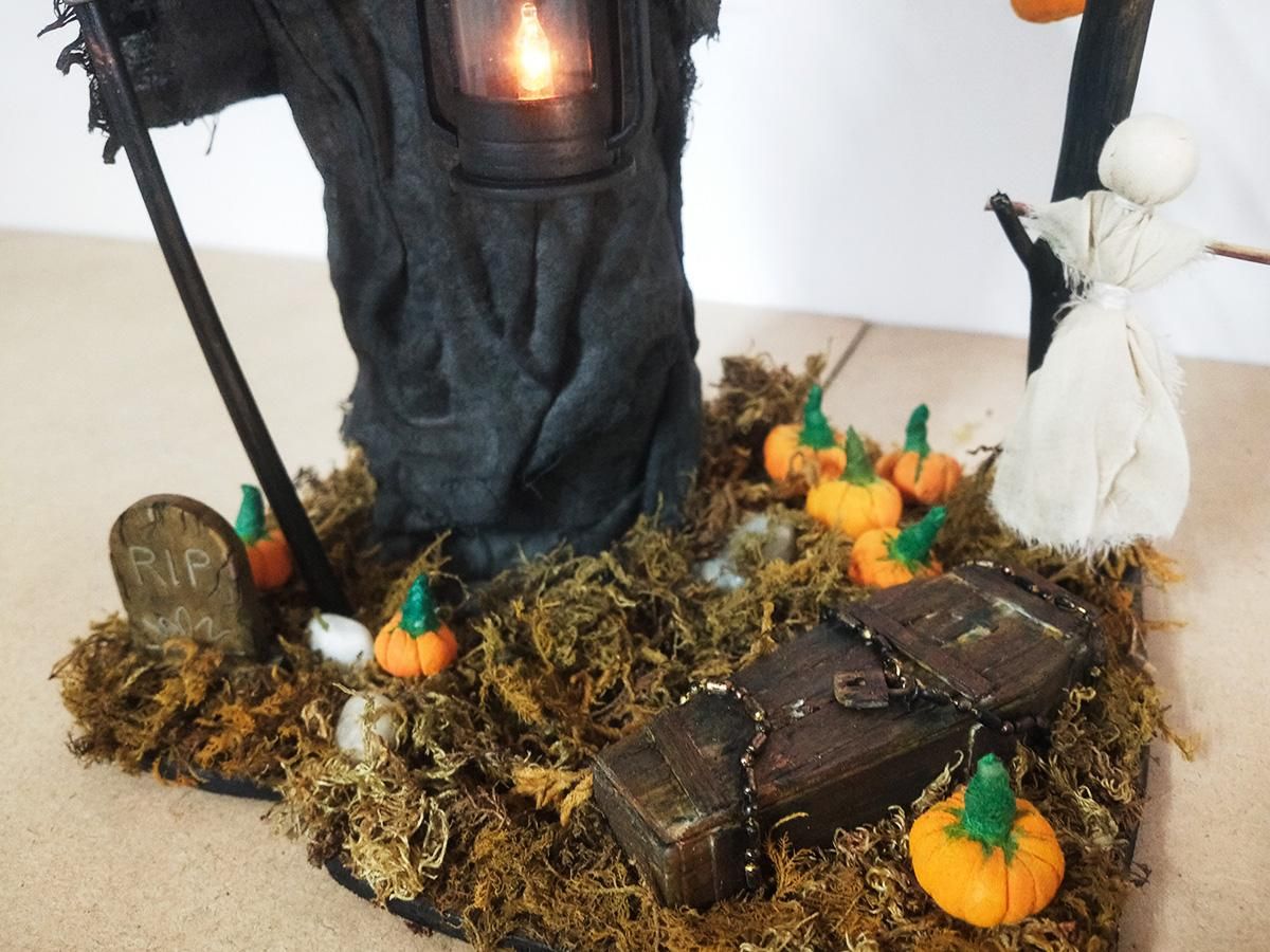 Grim Reaper With Scythe & Lantern in Graveyard Halloween Decor : 22 ...