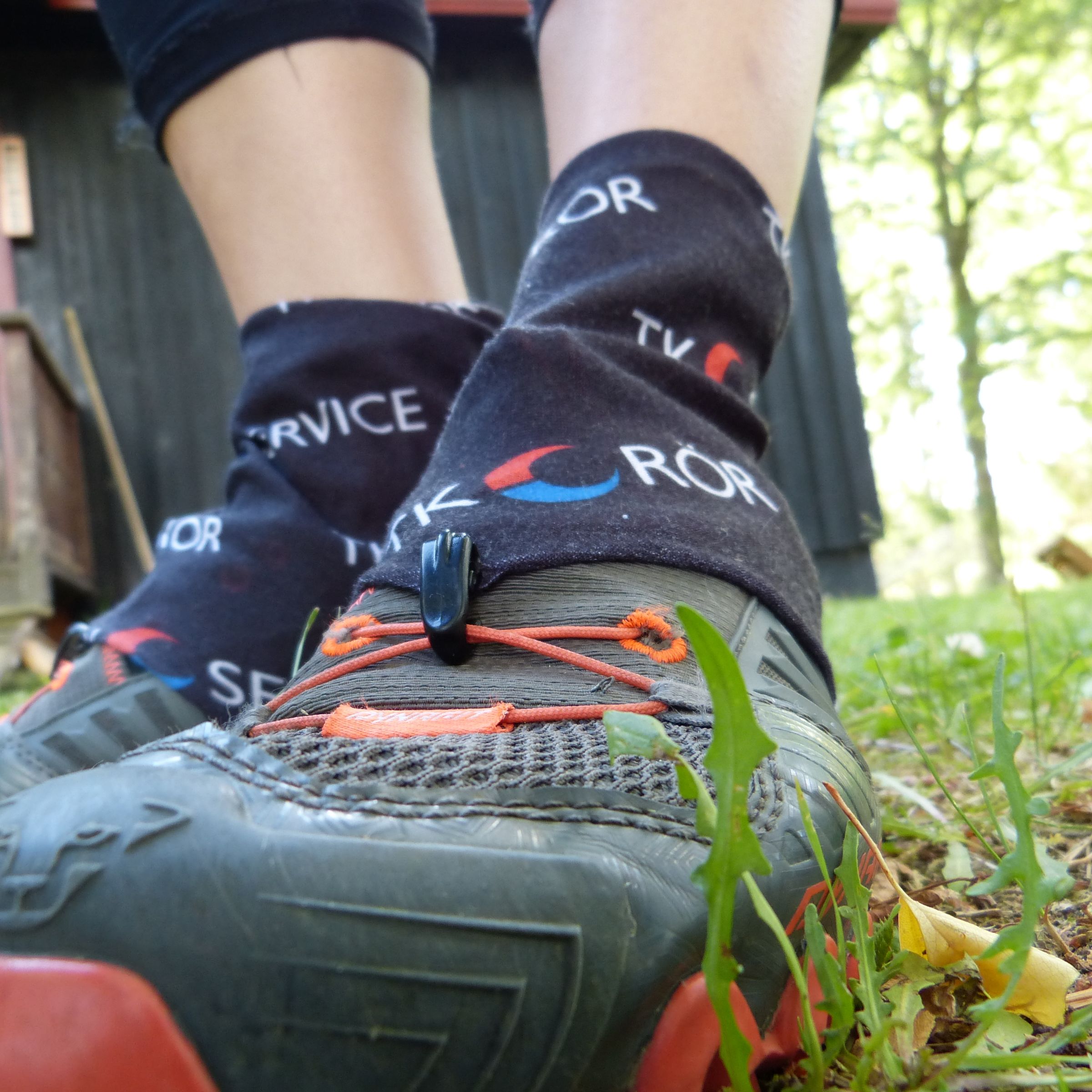 MYOG Trail Gaiters From a Buff : 8 Steps (with Pictures) - Instructables