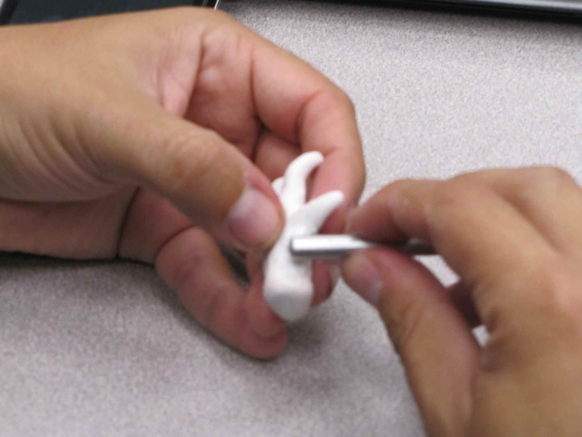 A CELL PHONE HAND SUPPORT : 4 Steps (with Pictures) - Instructables