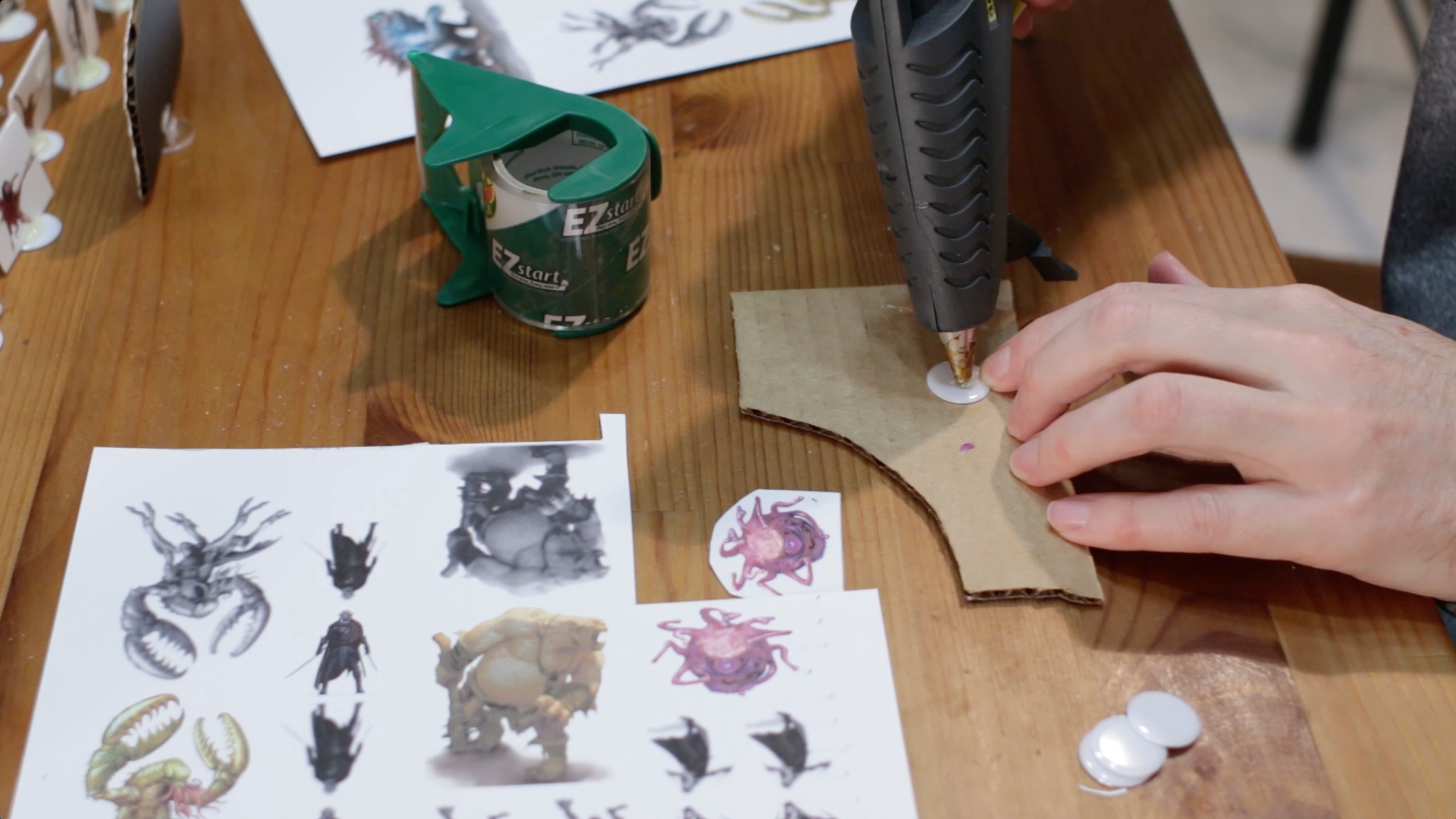 Dungeons and Dragons Paper Miniatures (Pathfinder, Warhammer, Etc ...