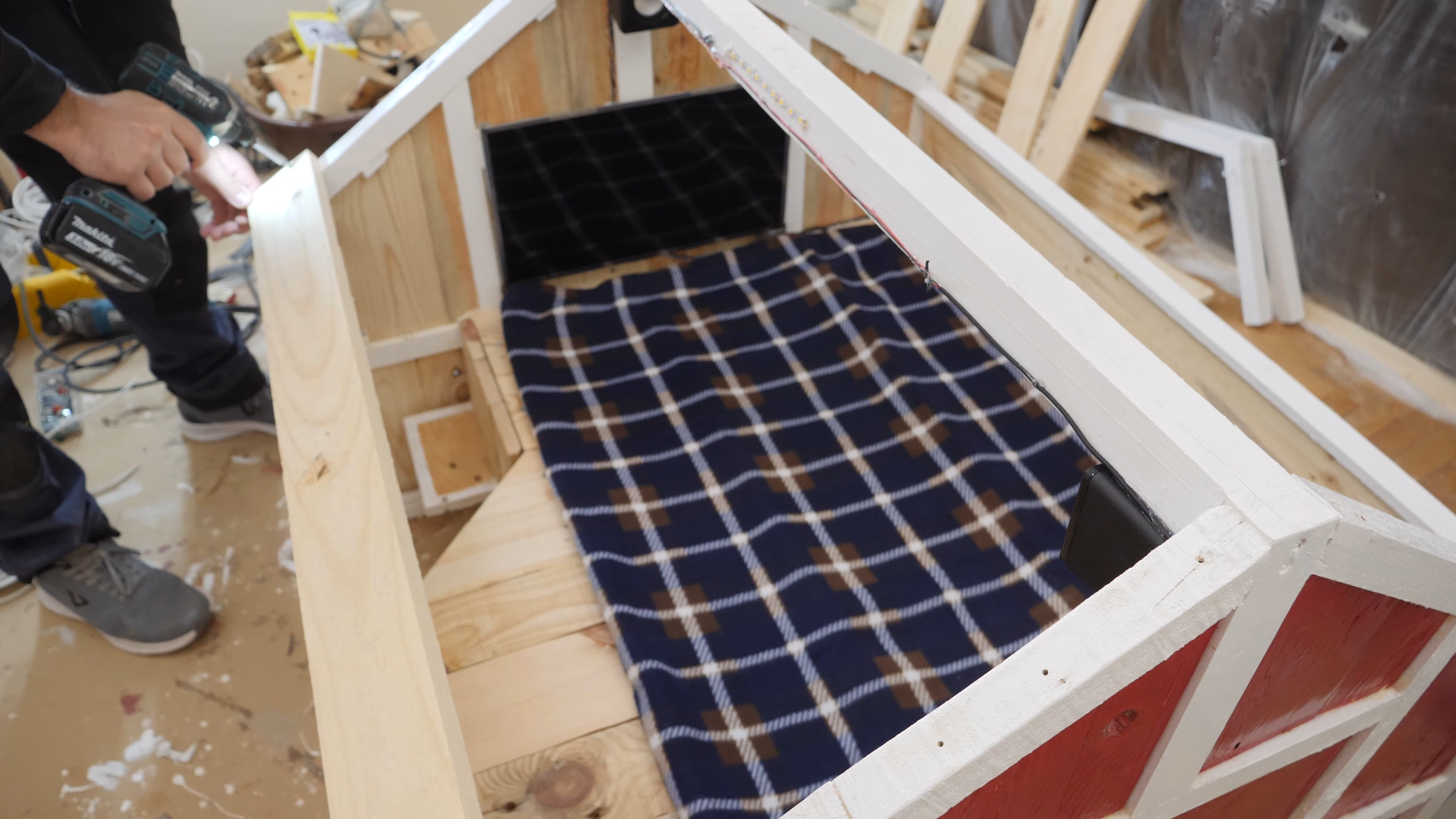 The Most Luxurious Stray Cat Shelter : 4 Steps (with Pictures ...