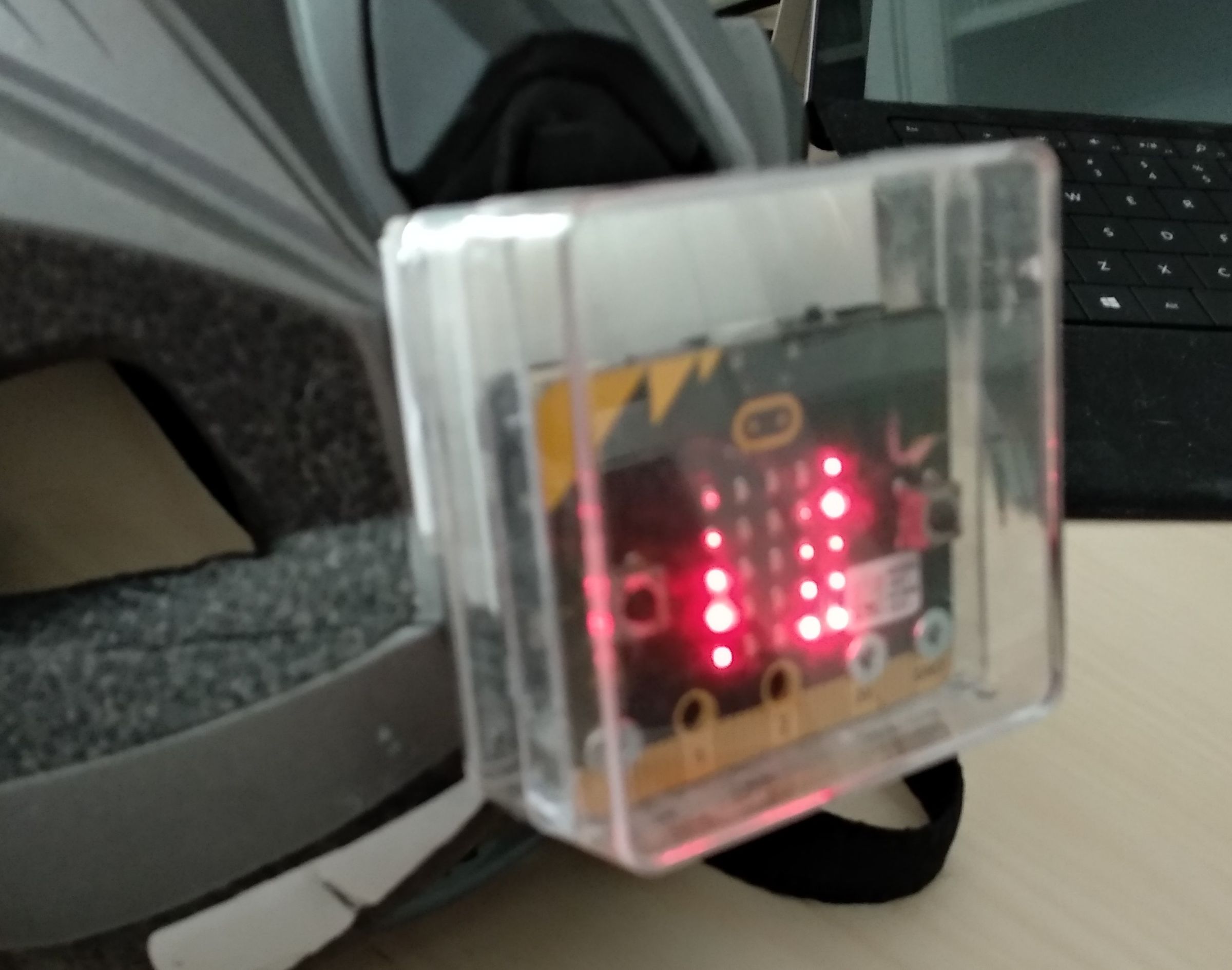 A Micro:bit Directional Indicator for Bicycle Helmets : 5 Steps ...