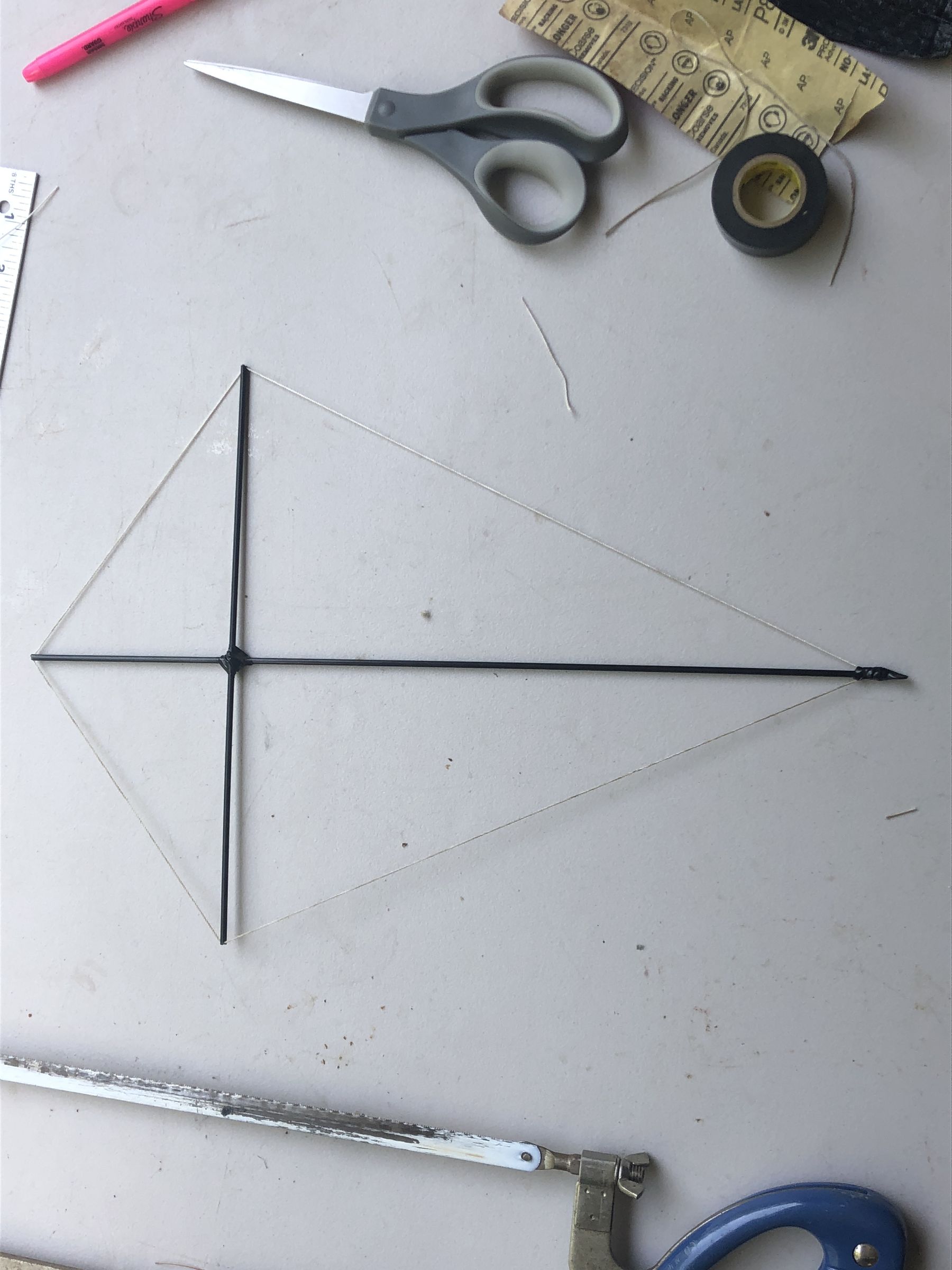 How to Make a Basic Kite : 7 Steps (with Pictures) - Instructables