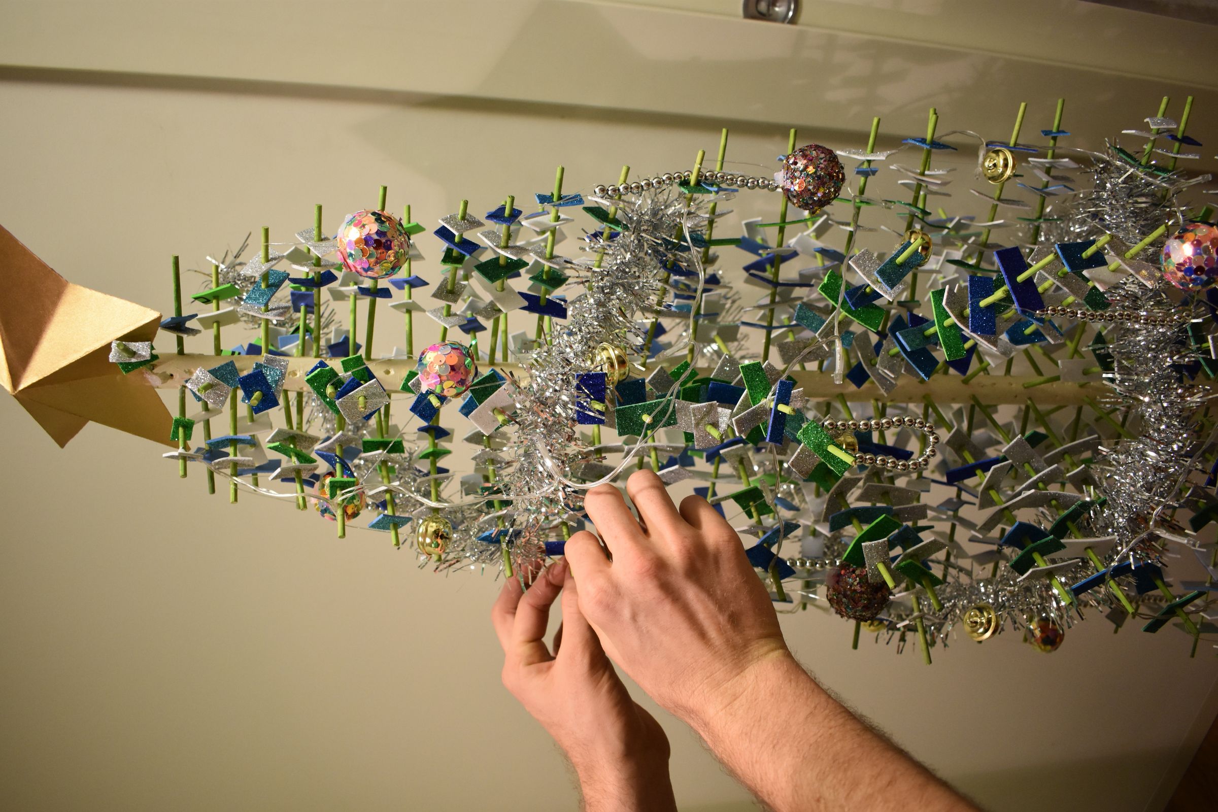 Improvised Christmas Tree : 13 Steps (with Pictures) - Instructables