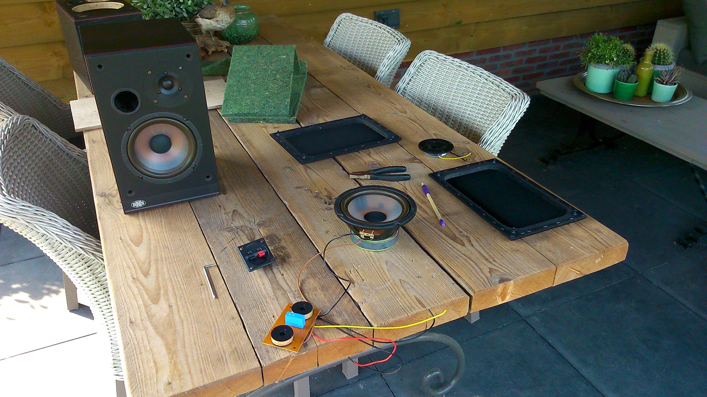 The Budget Suitcase Boombox : 4 Steps (with Pictures) - Instructables
