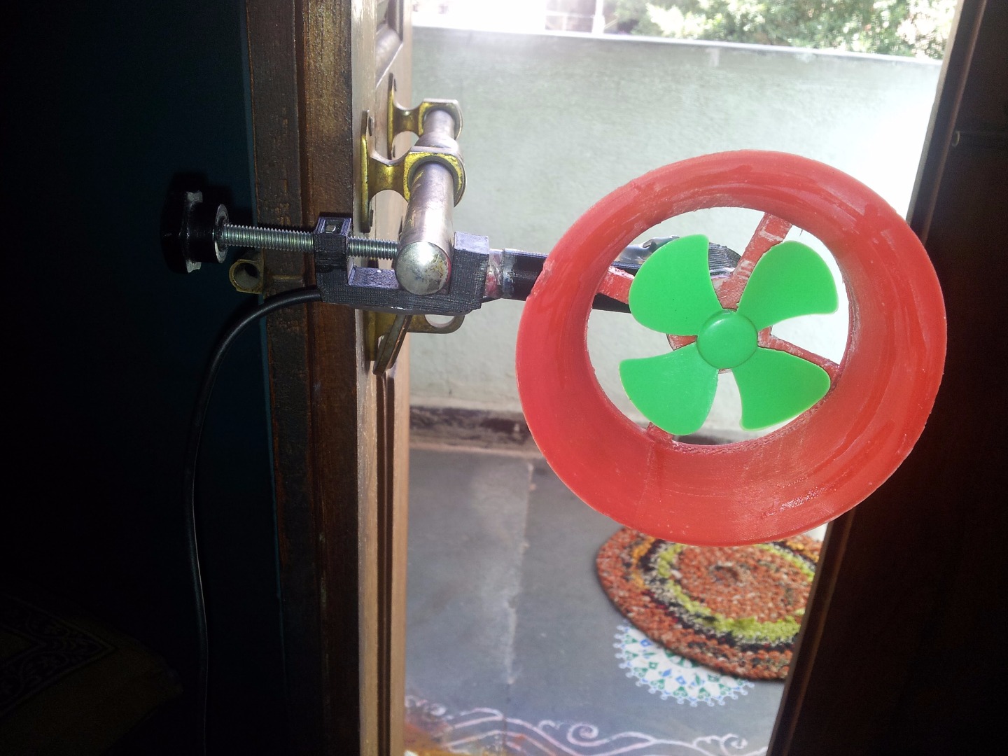 Portable Wind Generator As a Cell Phone Charger : 7 Steps (with ...