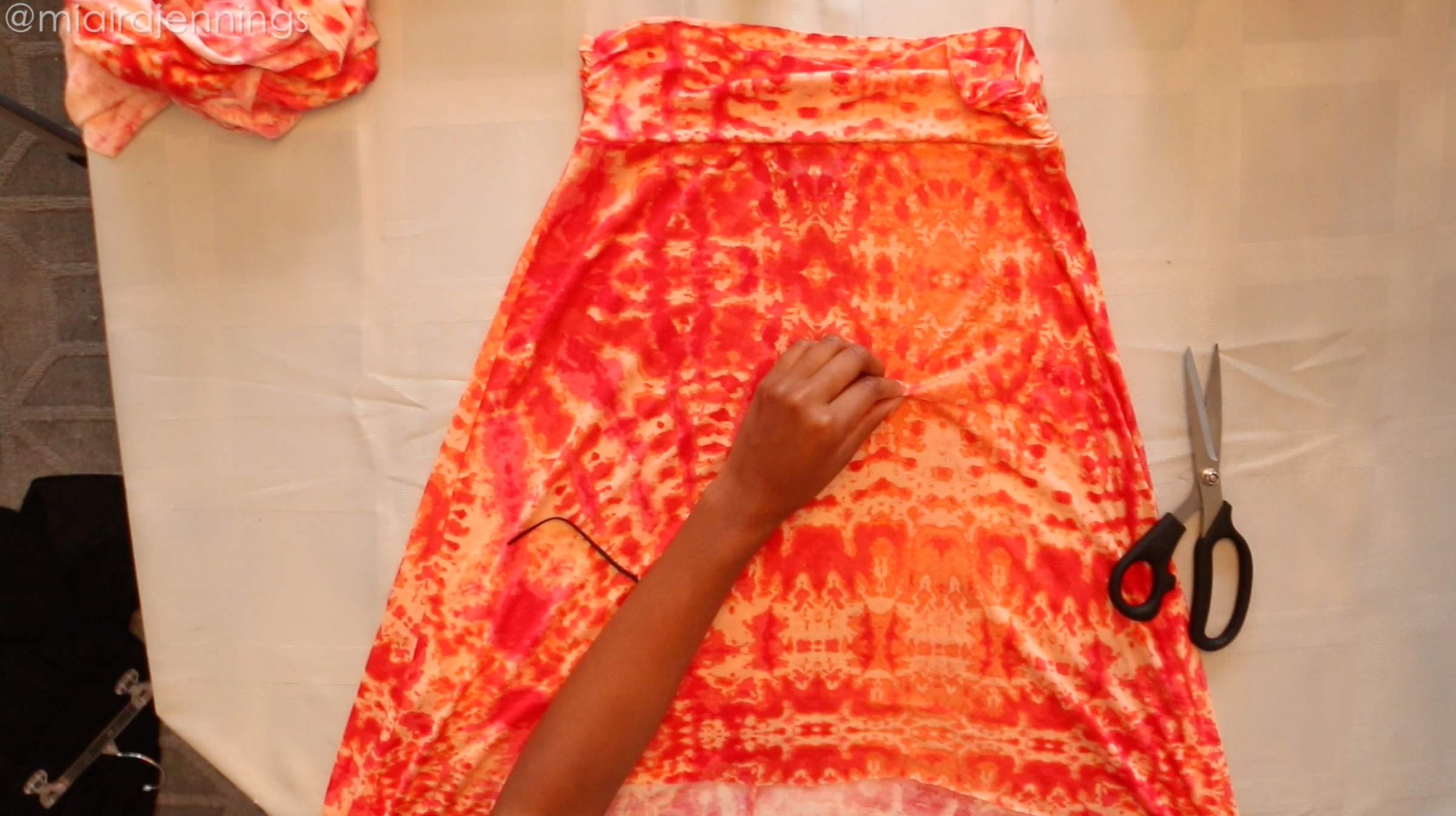 DIY High Slit Maxi Skirt + Tube Top (No Sewing Required) : 5 Steps ...
