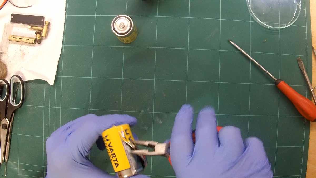 How to Get Carbon Graphite Electrodes From Zinc Carbon Batteries : 5 ...