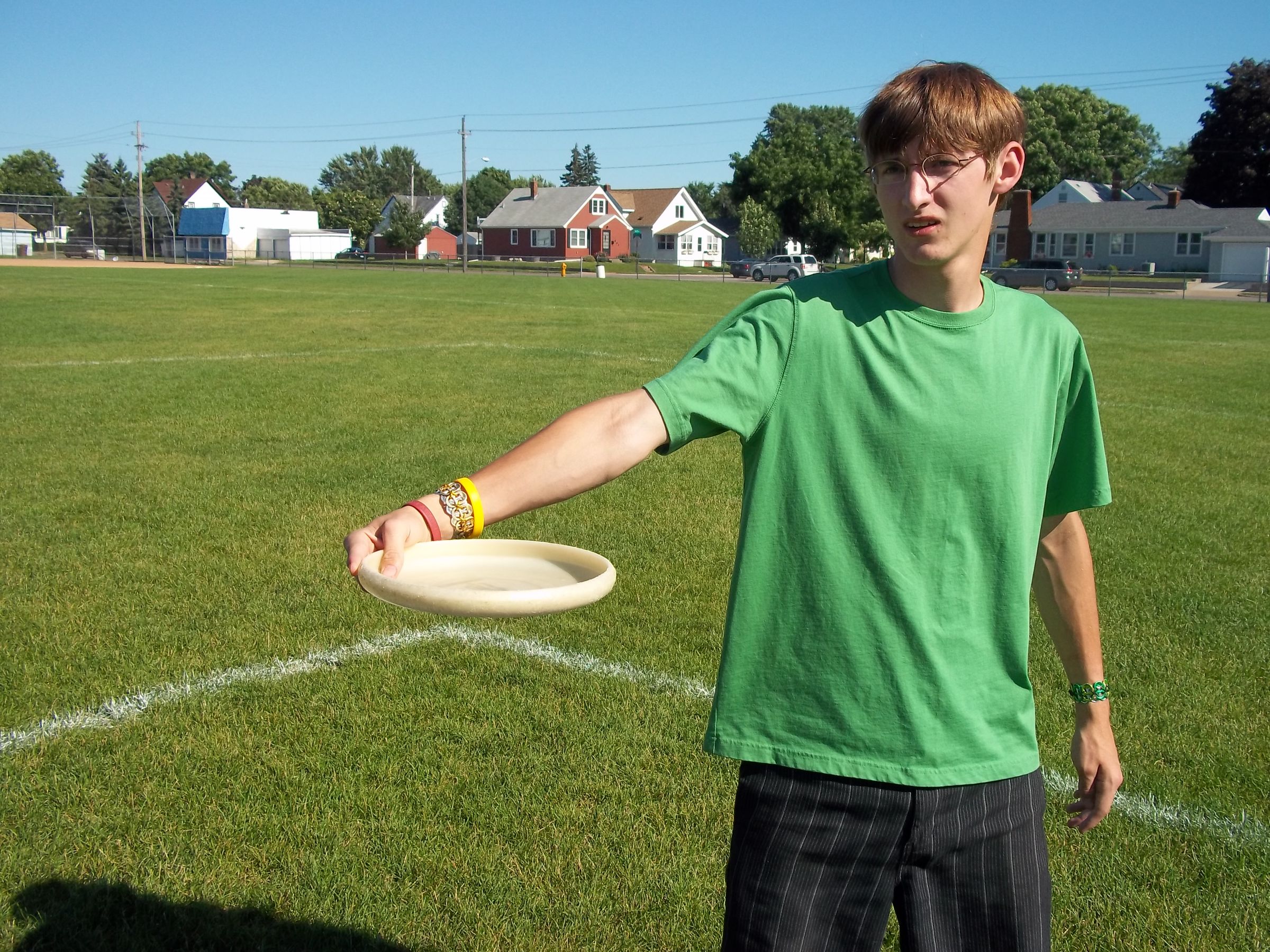 Funky McGroovy Frizbee Throwing Guide : 9 Steps (with Pictures ...