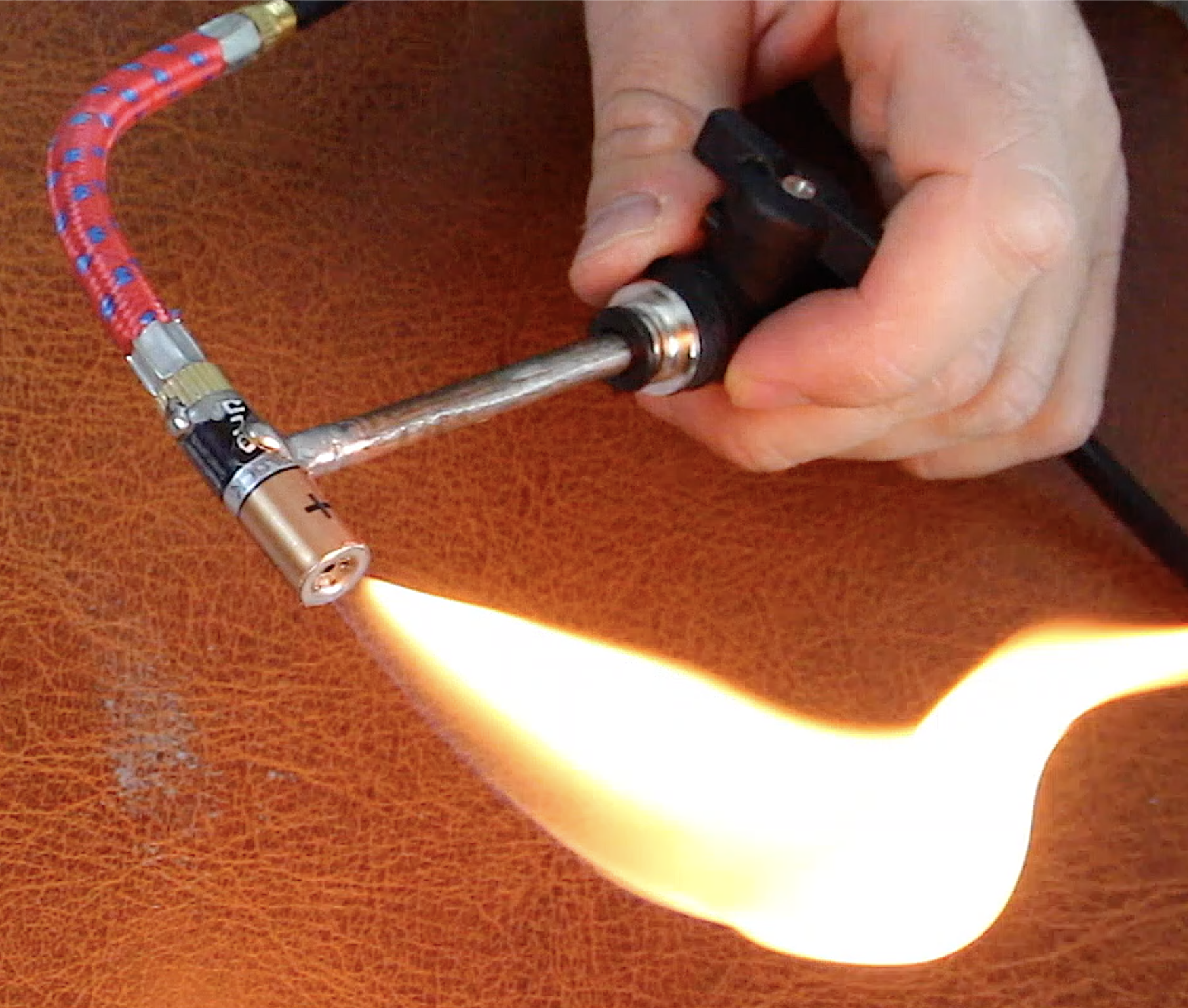 AAA Battery Burner Flame 3560 Fahrenheit : 10 Steps - Instructables