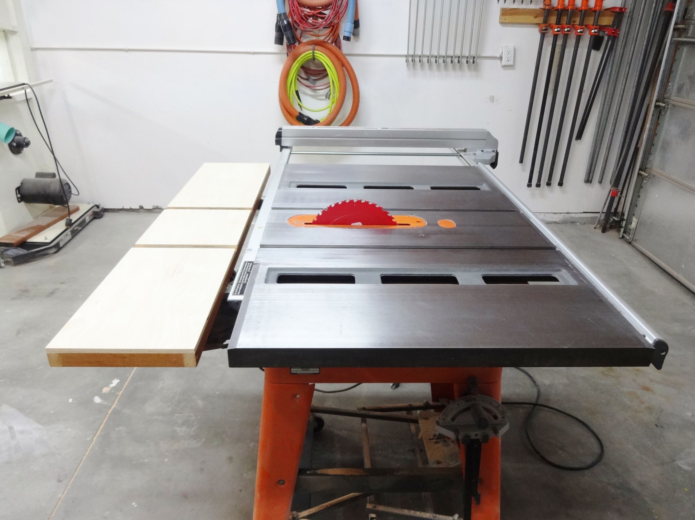 Height-Adjustable Outfeed Worktable : 11 Steps (with Pictures ...