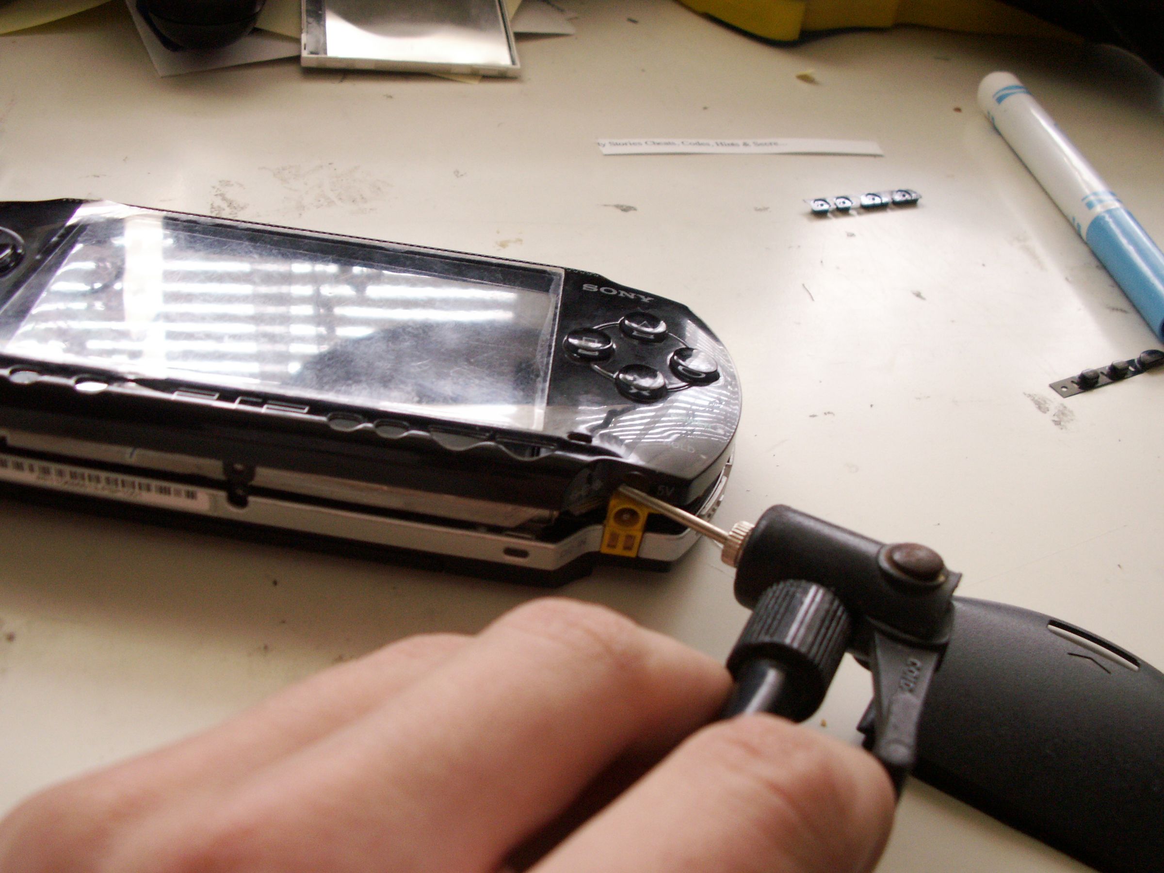 Replacing PSP 1000 Screen : 9 Steps - Instructables