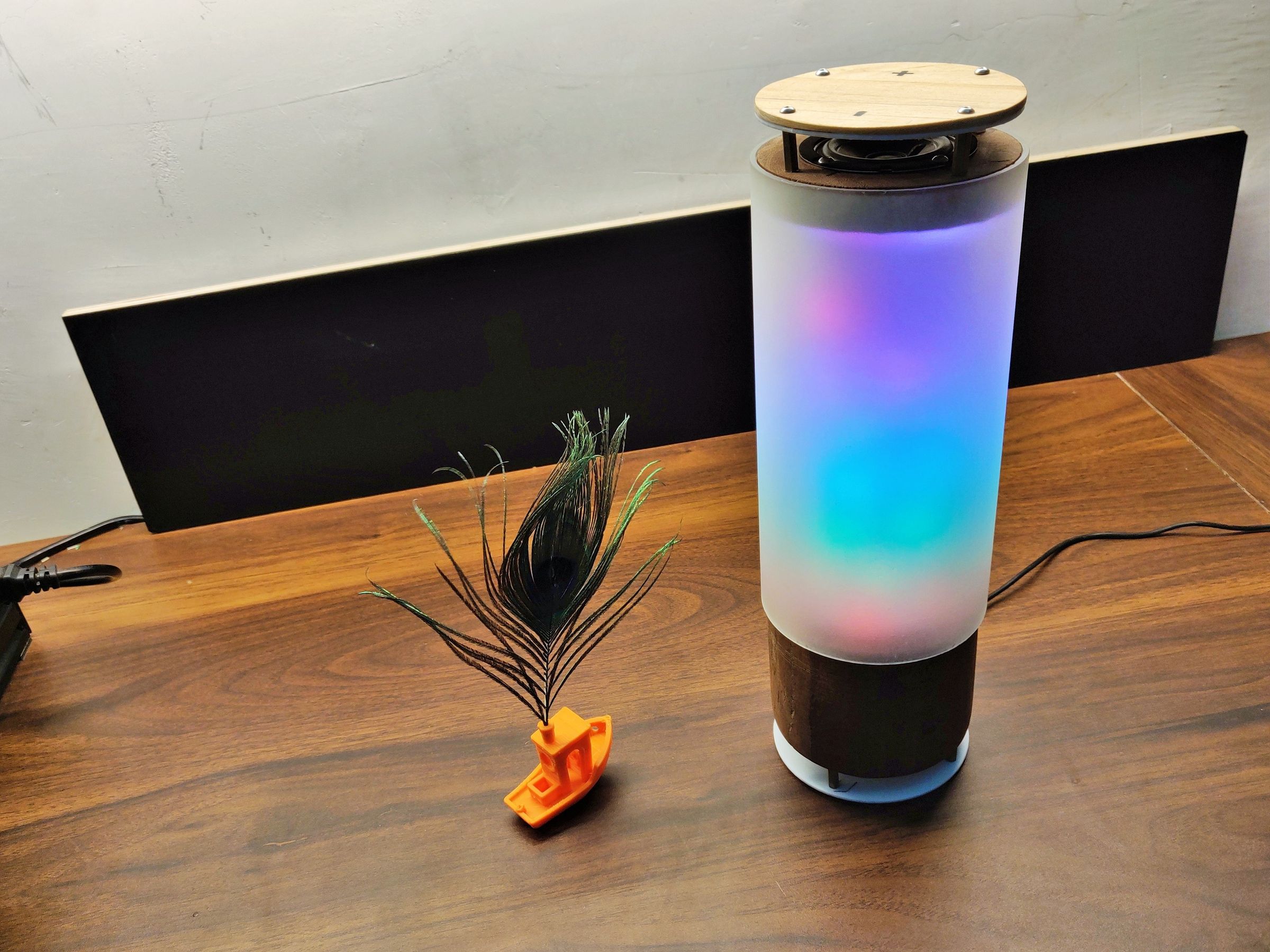 Desk Bluetooth Speaker With Audio Visualisation, Touch Buttons and NFC ...