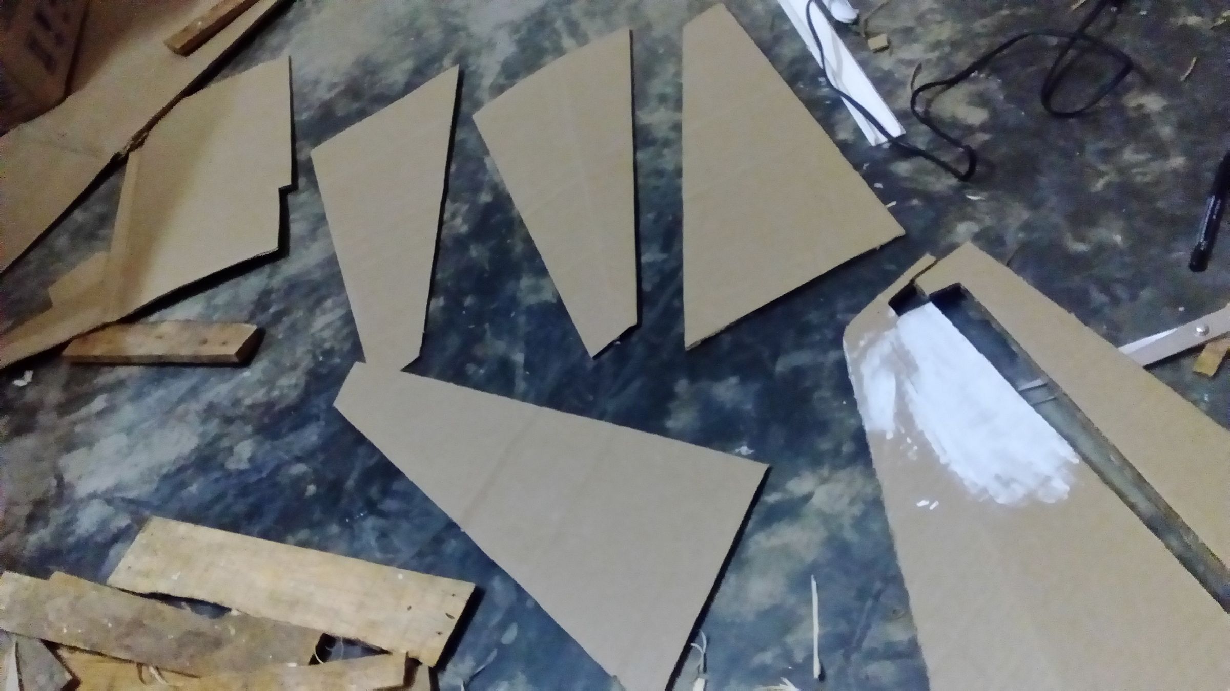 Boeing 737-800 Build Out of CARDBOARD : 9 Steps (with Pictures ...