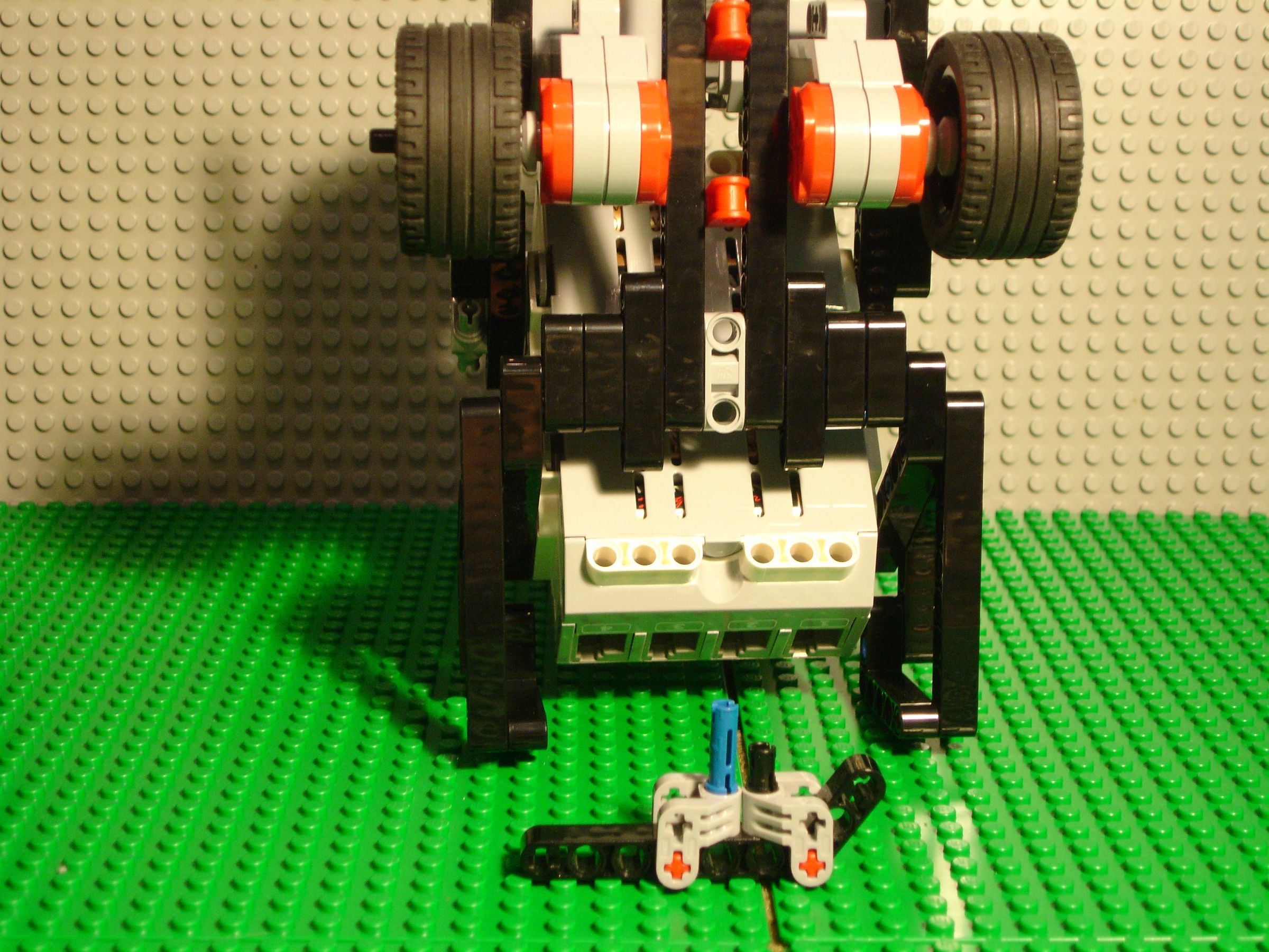 Build a Simple LEGO Starter Robot : 7 Steps - Instructables
