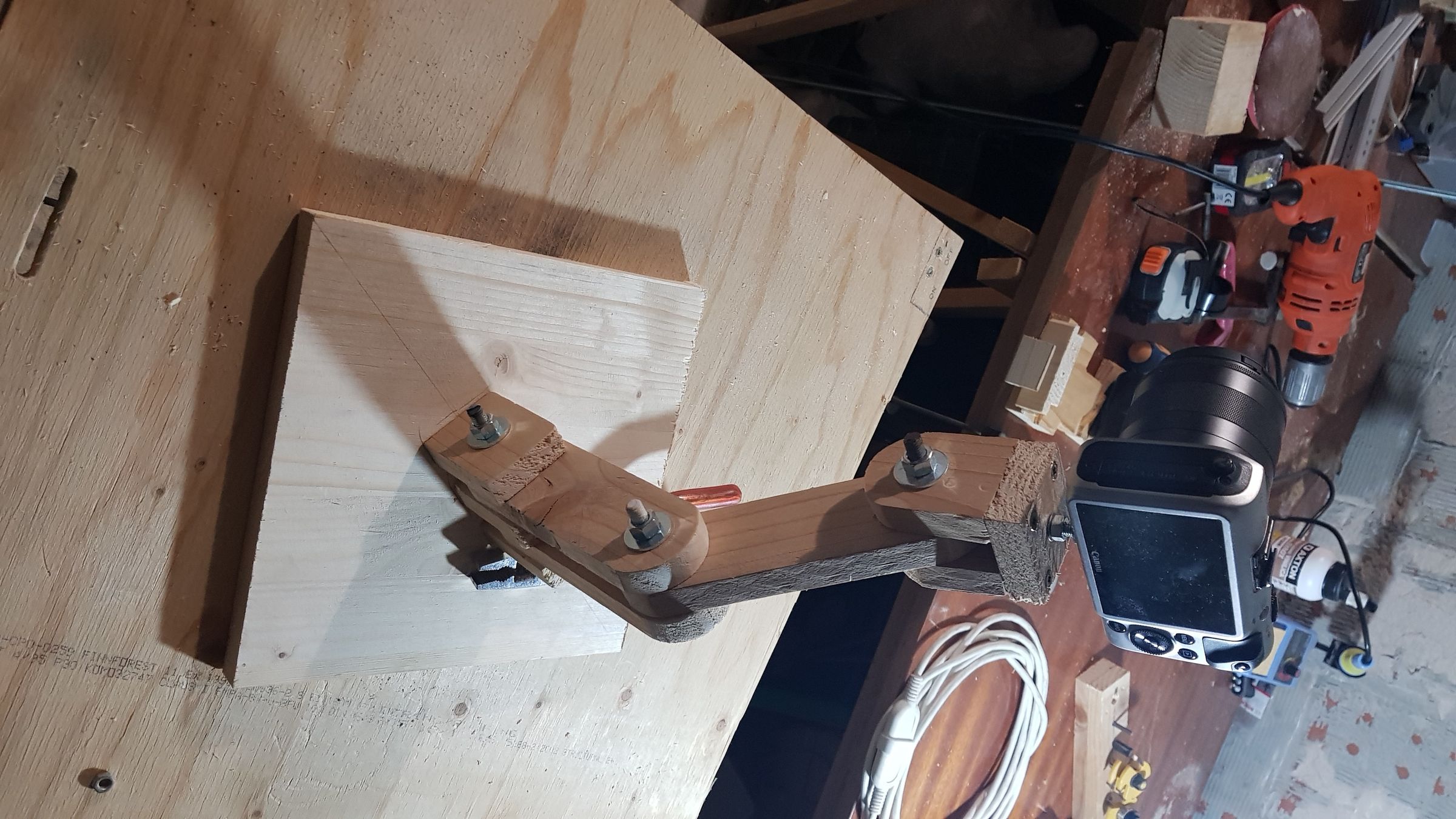 Cheap Wooden Cam Holder : 4 Steps - Instructables