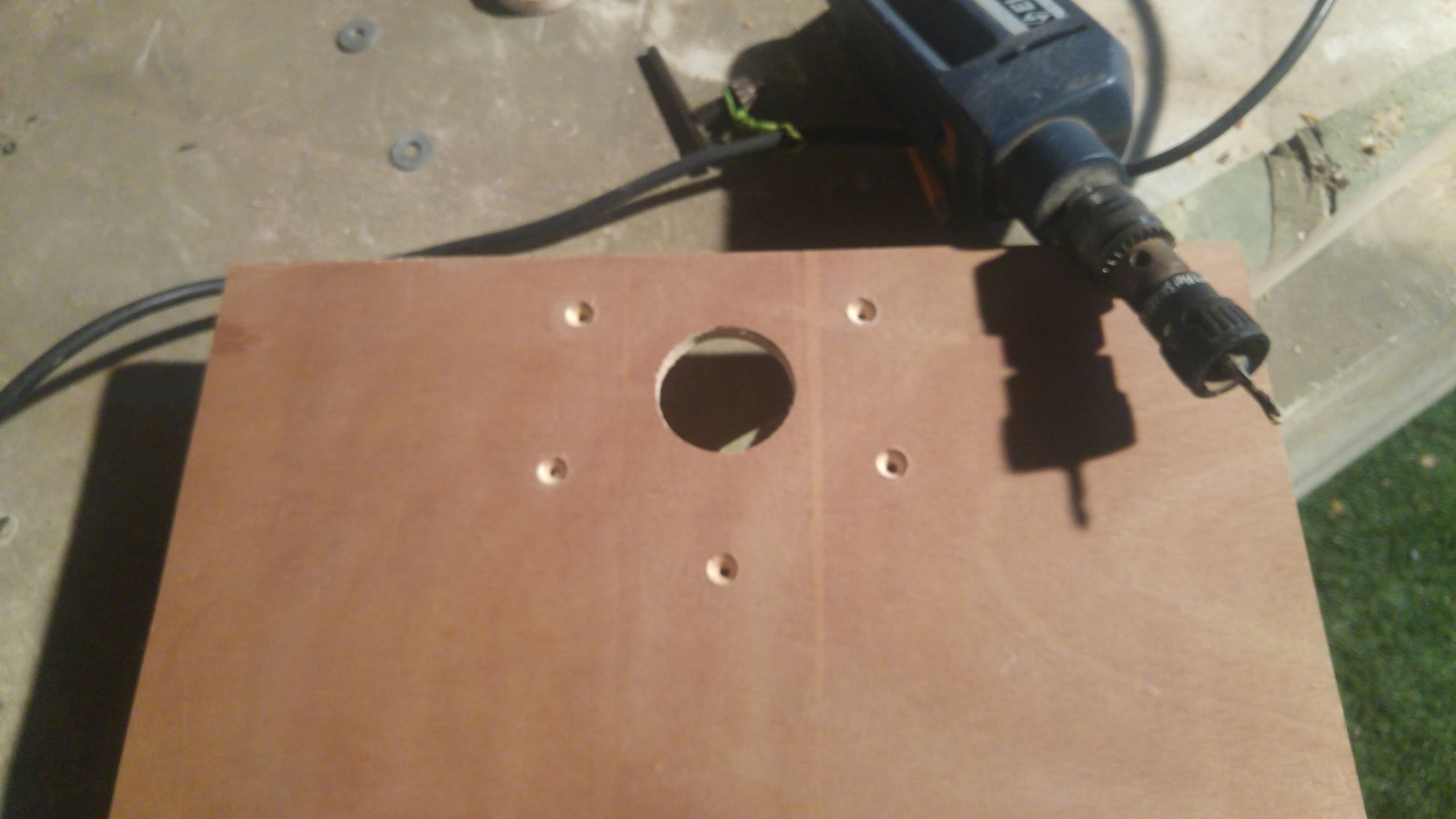 Easy to Make Small Router Table : 4 Steps - Instructables