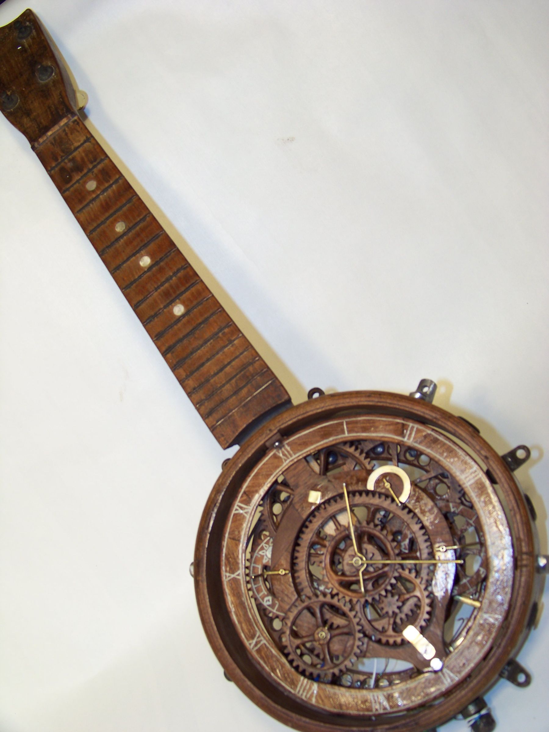 Wooden Gear Banjo Clock : 10 Steps (with Pictures) - Instructables