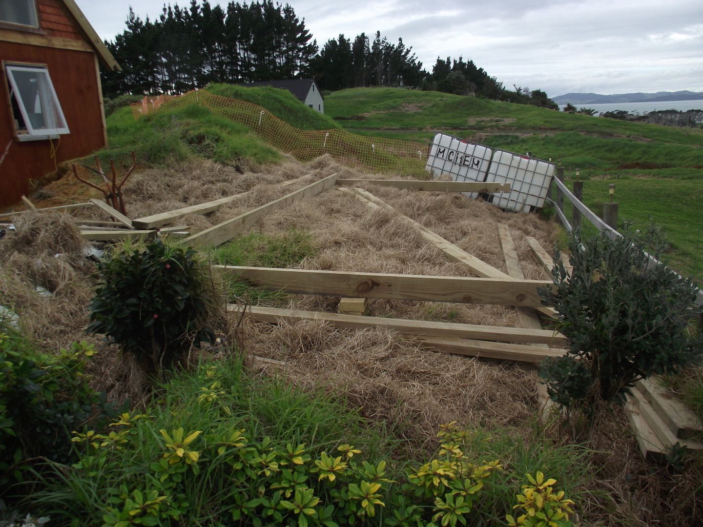 Easy No Nail Raised Bed