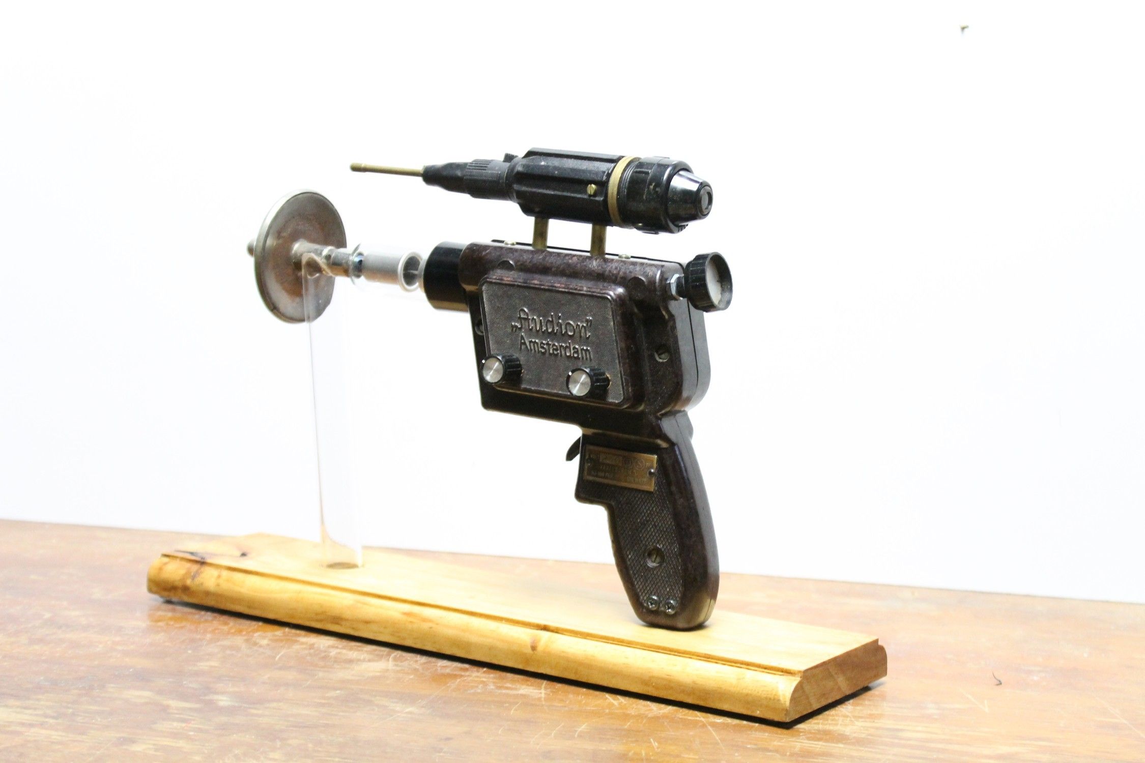 Ray Gun With Laser Sound Effects : 19 Steps (with Pictures) - Instructables