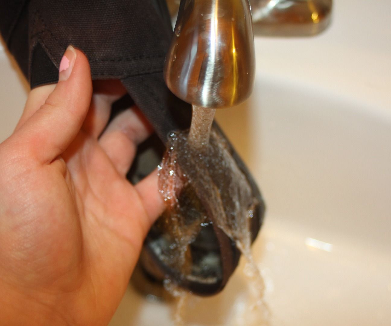 How to Make Any Shoe Waterproof! : 4 Steps (with Pictures) - Instructables
