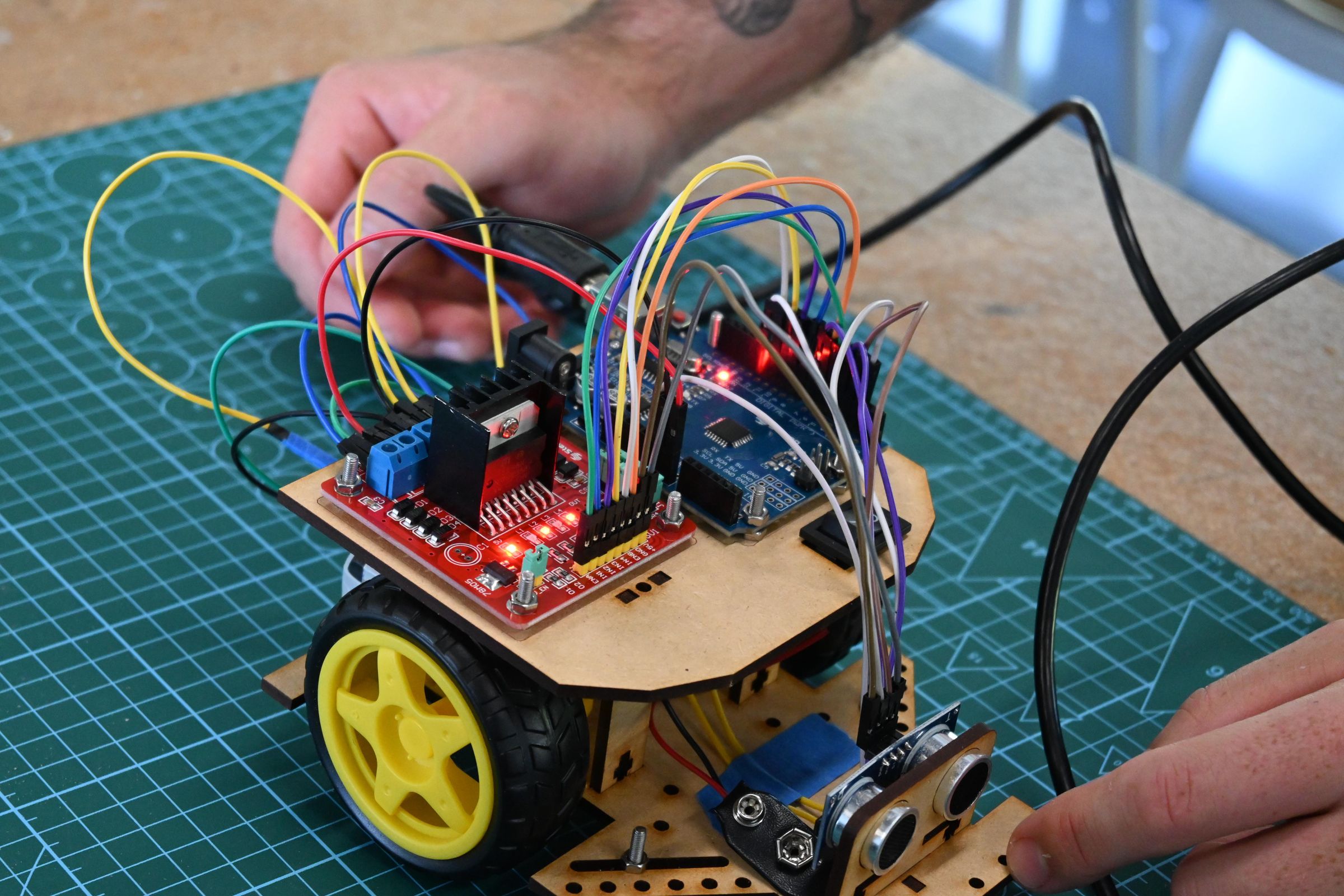 BATTLE BOTS - Torneo De Robots Sumo : 11 Steps (with Pictures) - Instructables