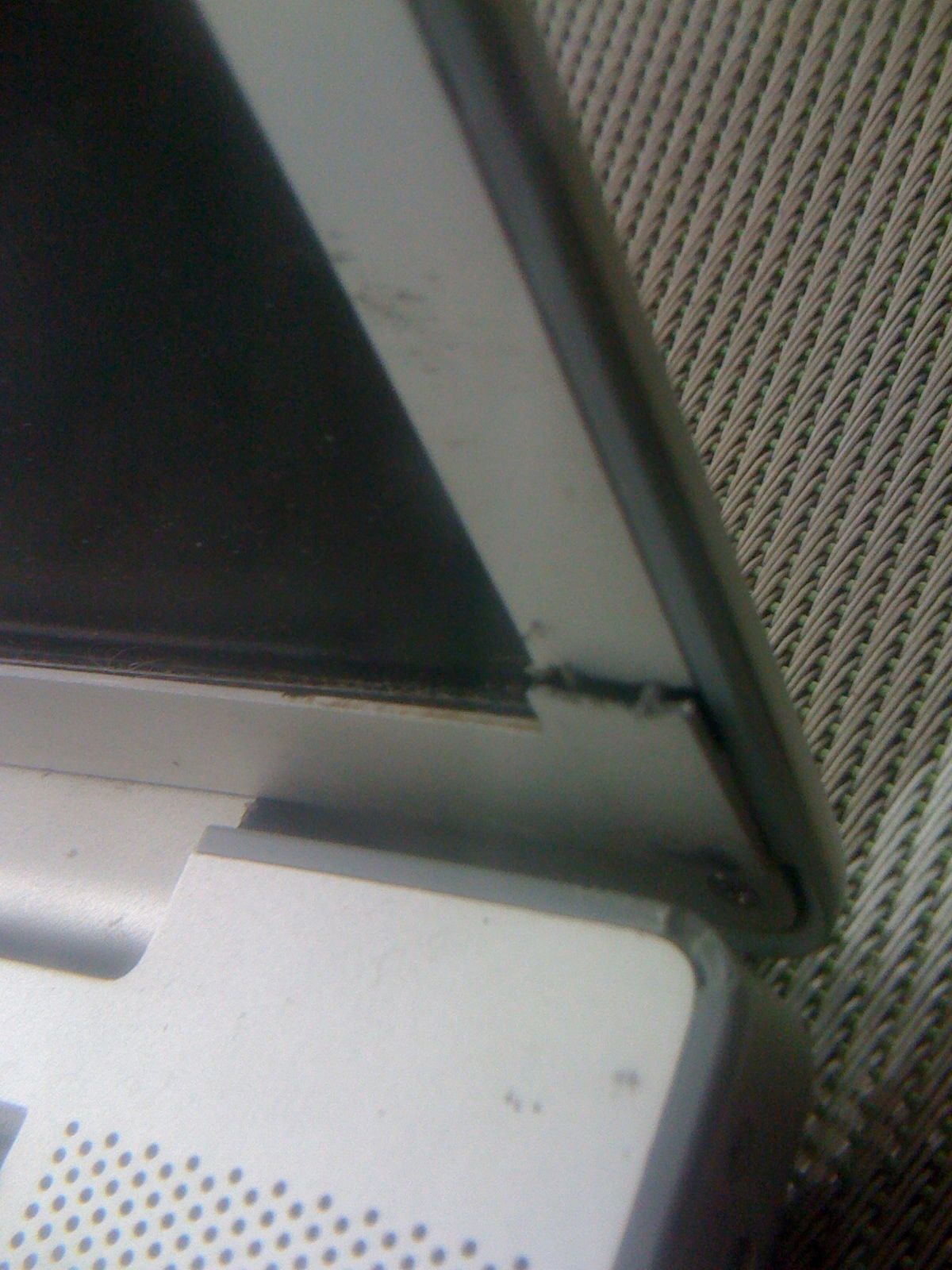 Macbook Pro Hinges Fix : 4 Steps - Instructables