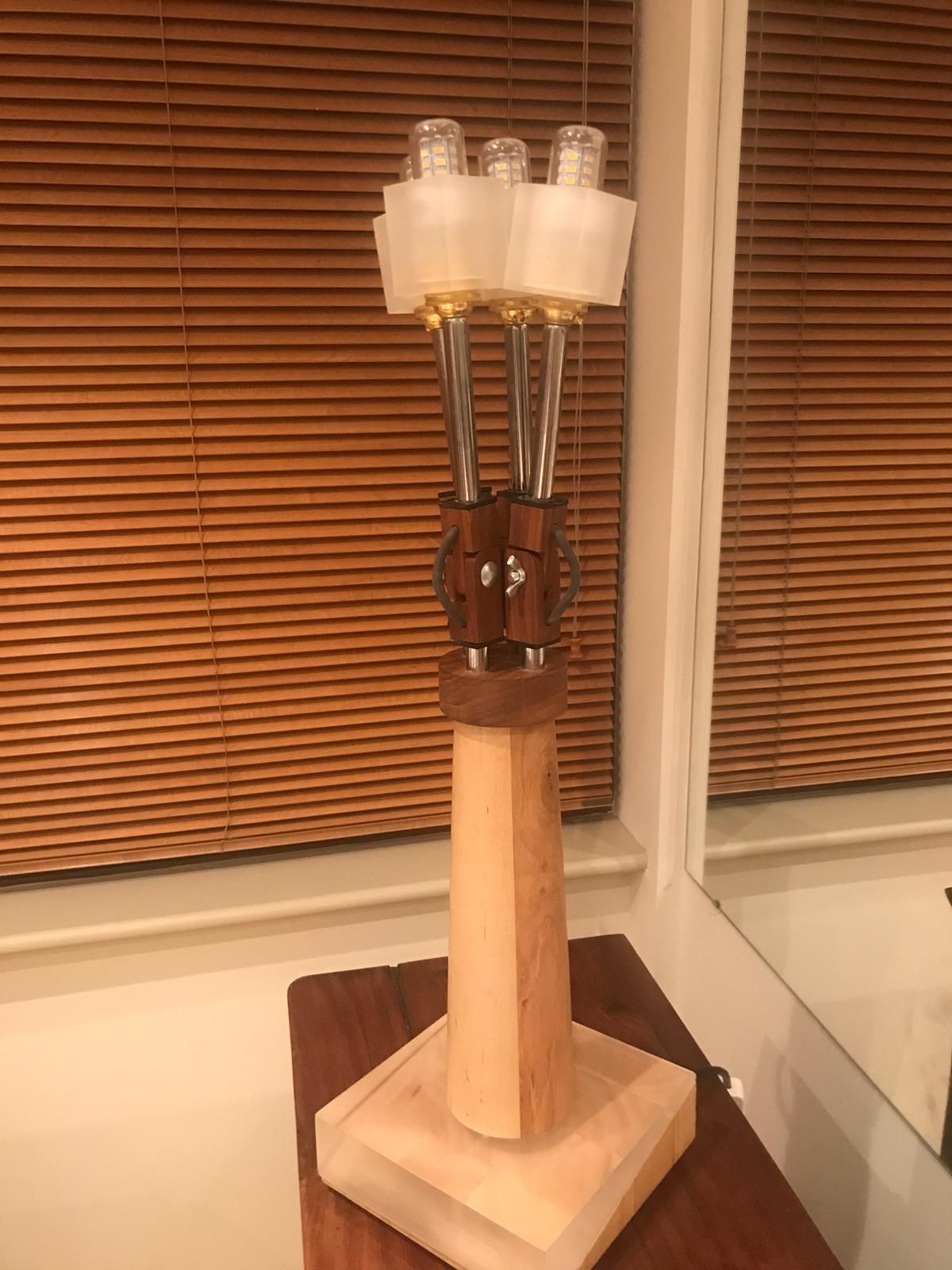 Eccentric Articulated Lamp ::) : 7 Steps (with Pictures) - Instructables