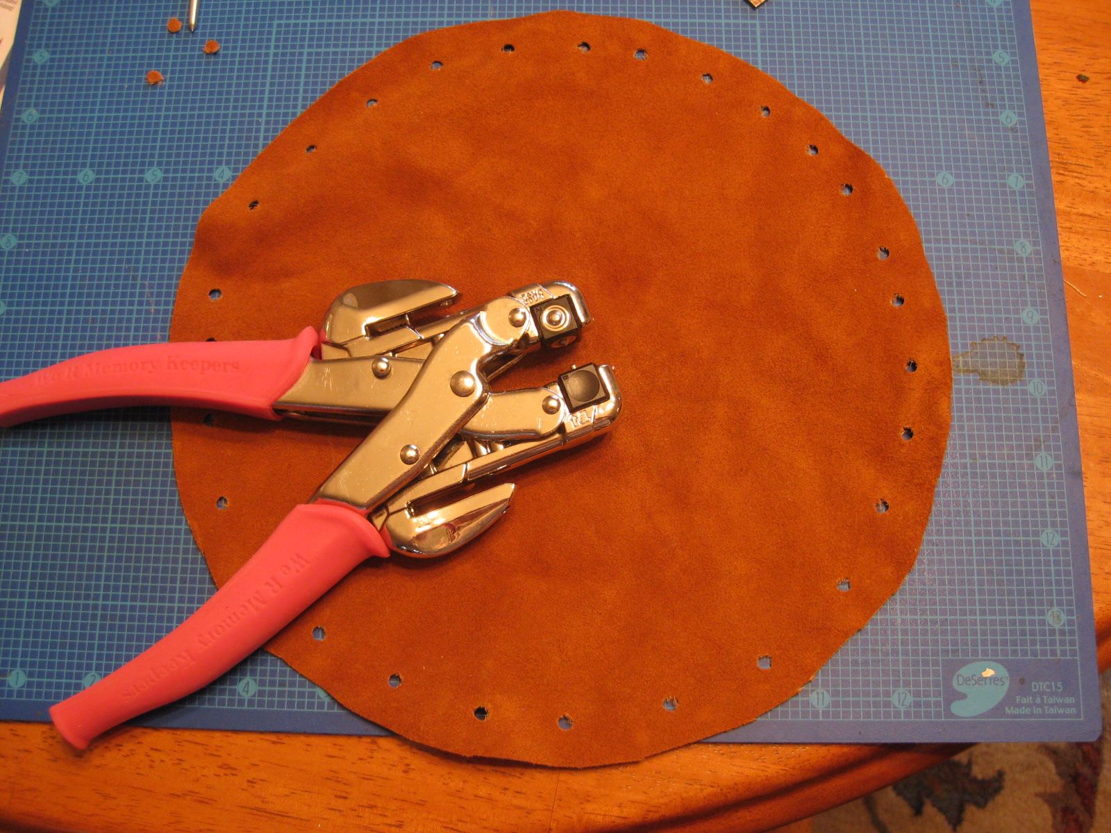 Simple Leather Pouch : 4 Steps (with Pictures) - Instructables