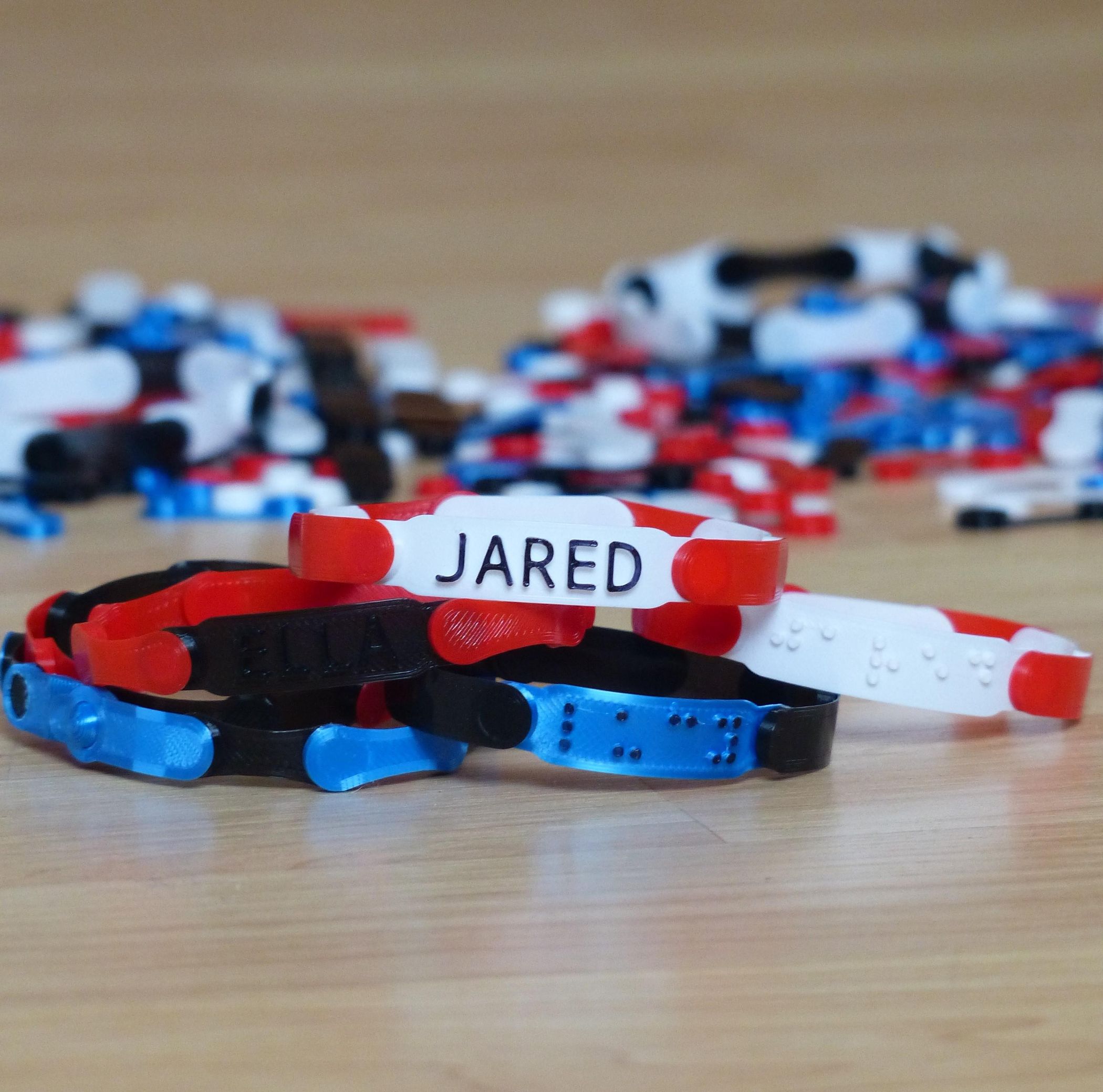 Snappy Bracelet : 8 Steps - Instructables
