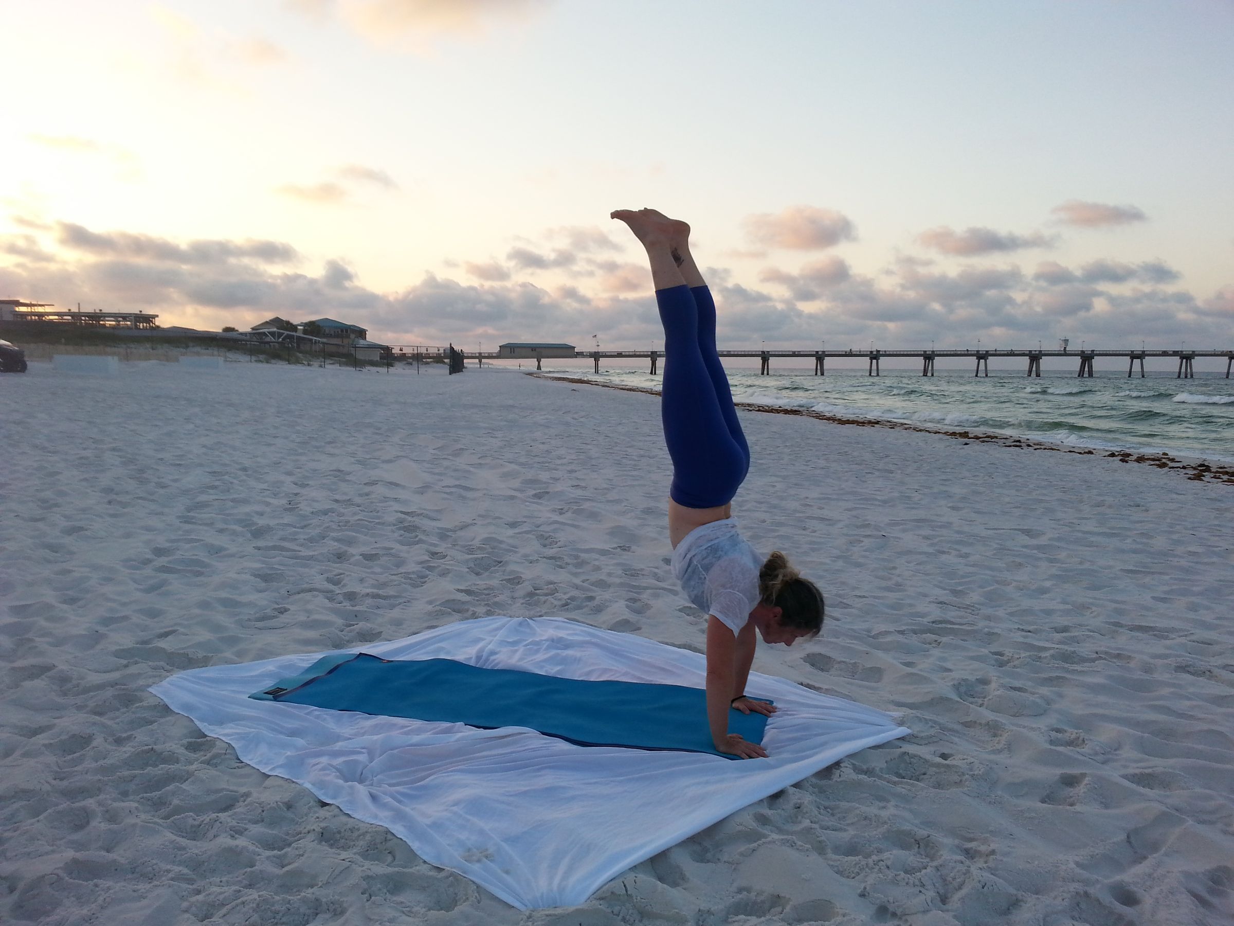 How to Do a Yoga Handstand : 5 Steps - Instructables