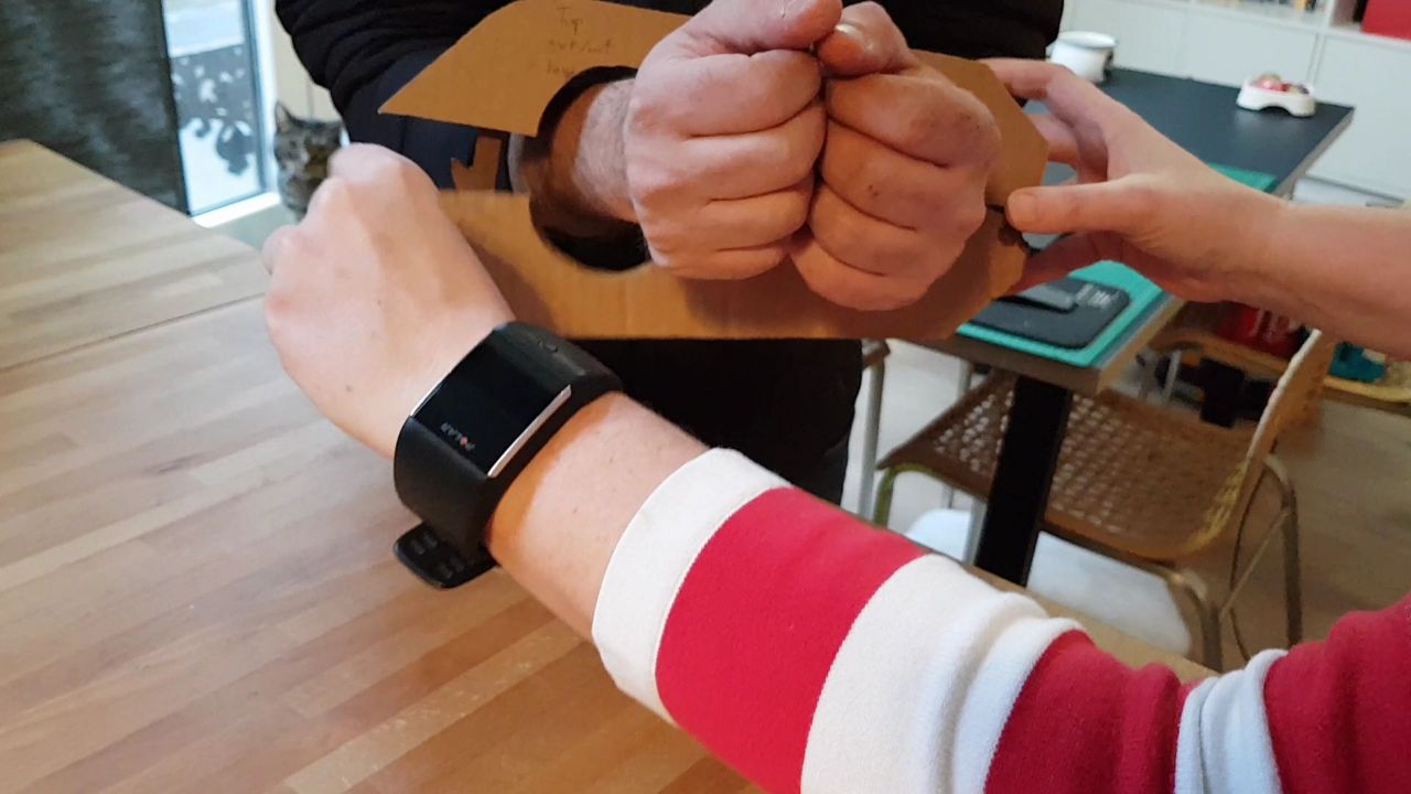 DIY Working Cardboard Handcuffs : 6 Steps (with Pictures) - Instructables