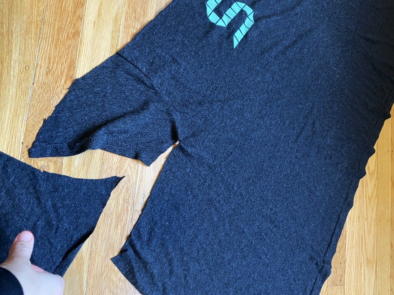No-Sew T-shirt Face Mask : 19 Steps - Instructables